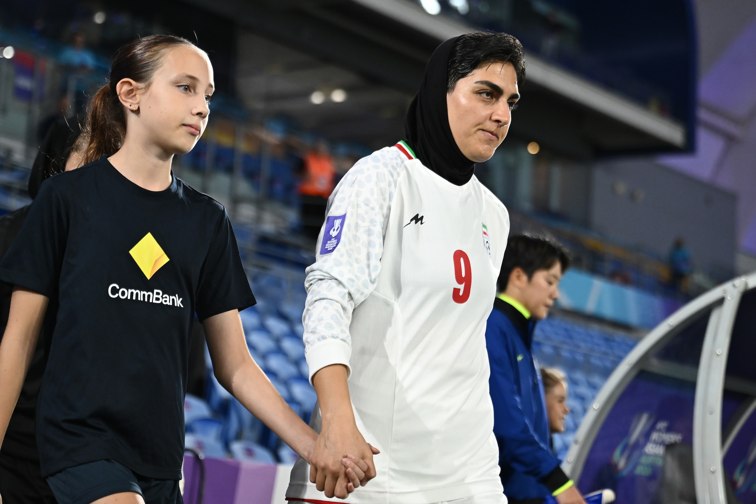 Dankzij geheime voorbereiding van activisten ontsnapten voetbalsters ...