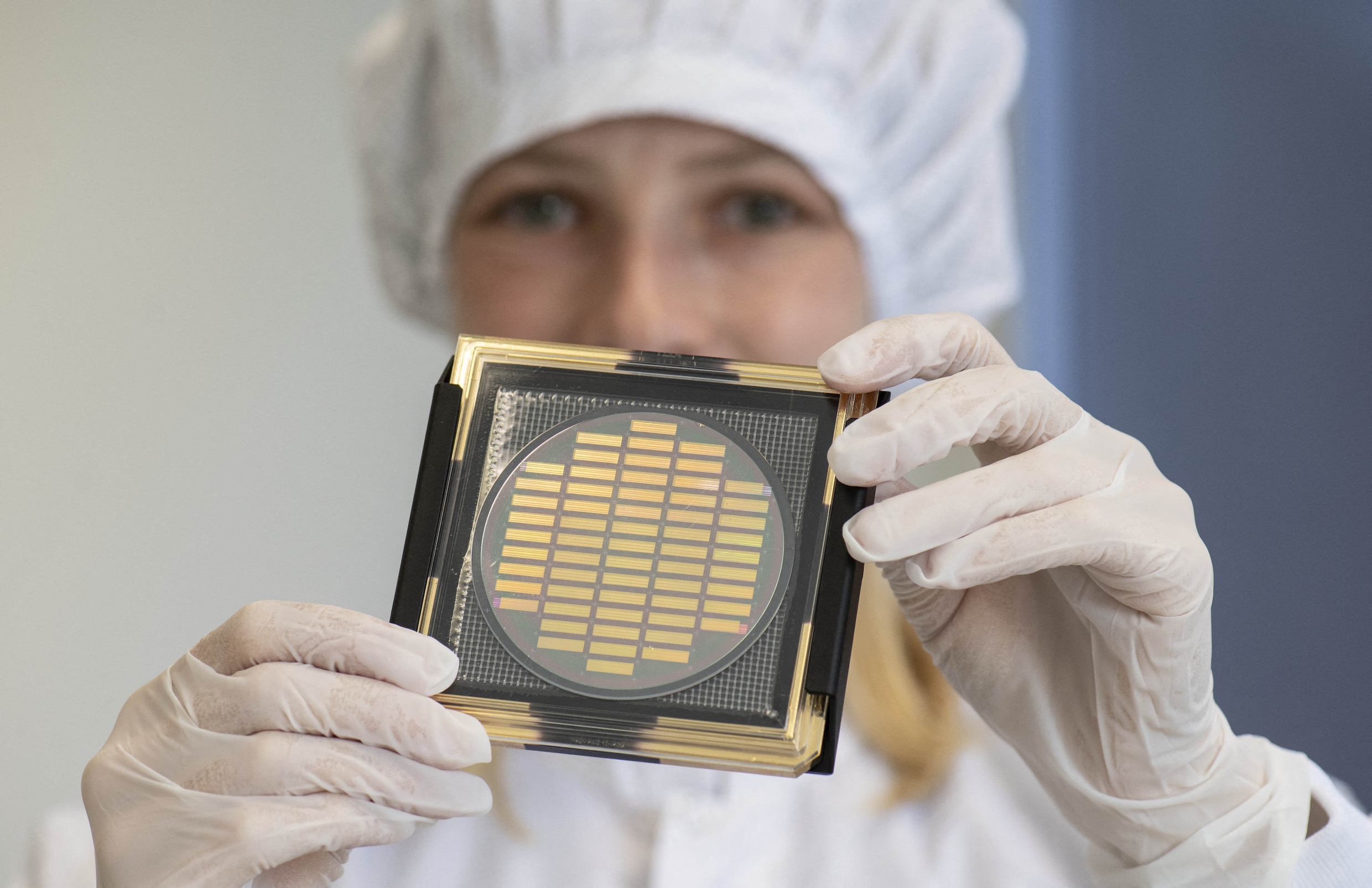 Lichtchips als ‘nieuw goud’: hoe een Eindhovense proeffabriek Europa ...
