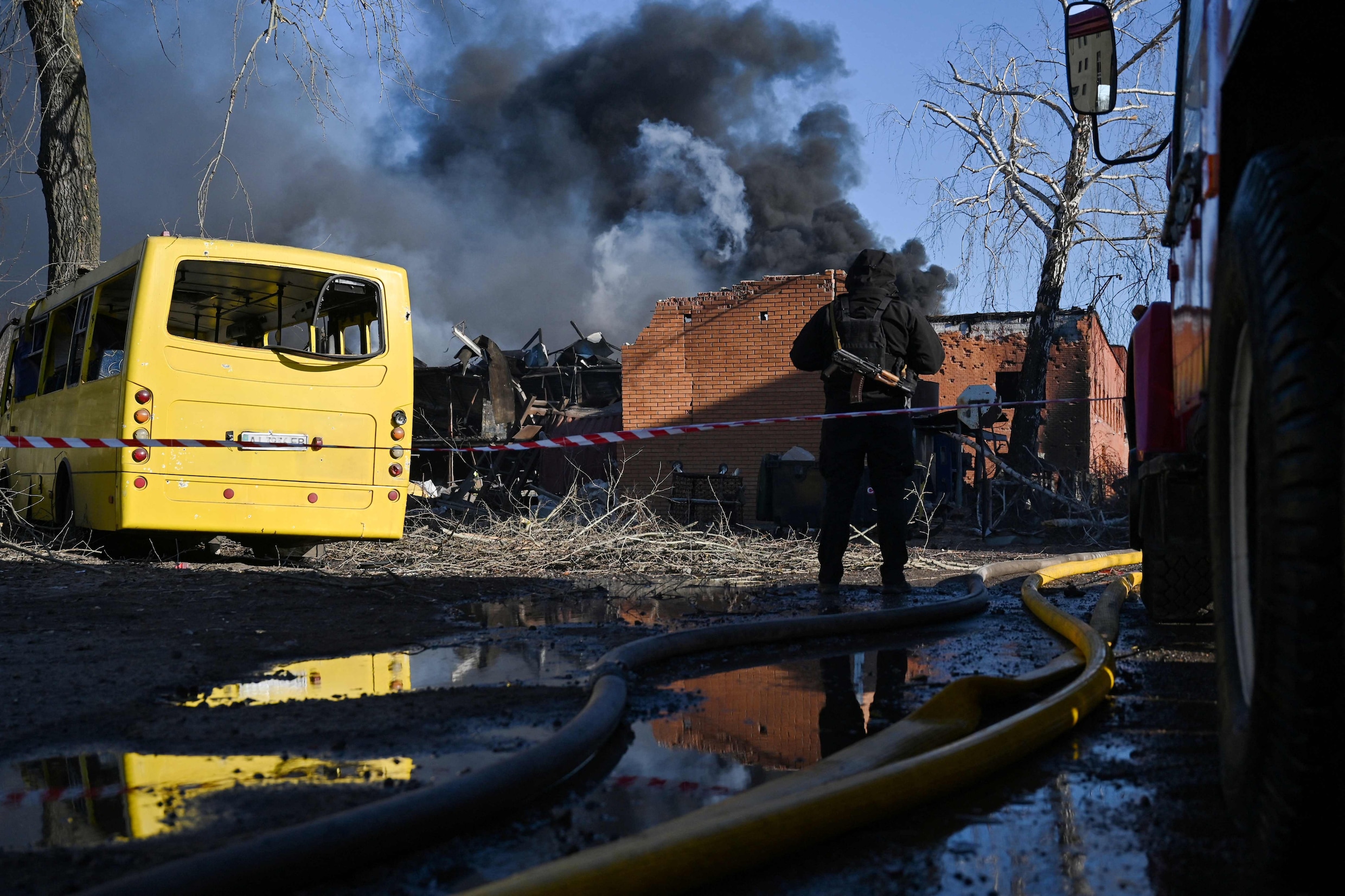 Live - Explosies in Kiev na zeldzame droneaanval op klaarlichte dag ...