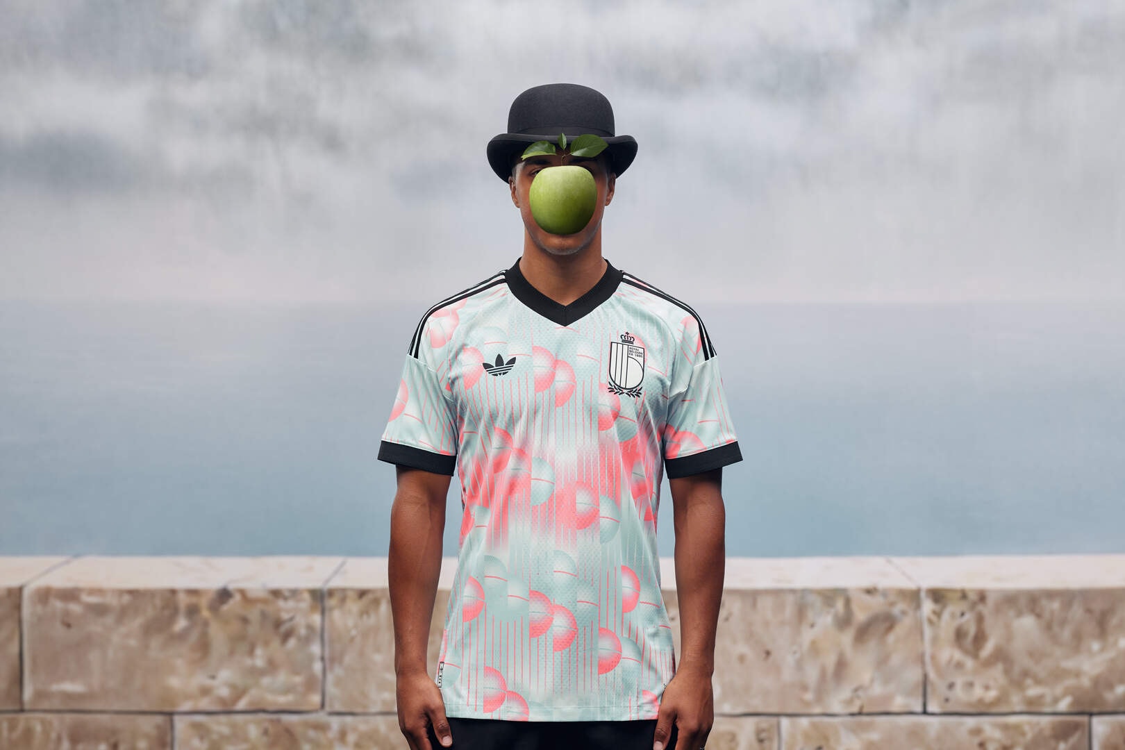 ‘Ceci n’est pas un maillot’: nieuw uitshirt Rode Duivels is eerbetoon ...