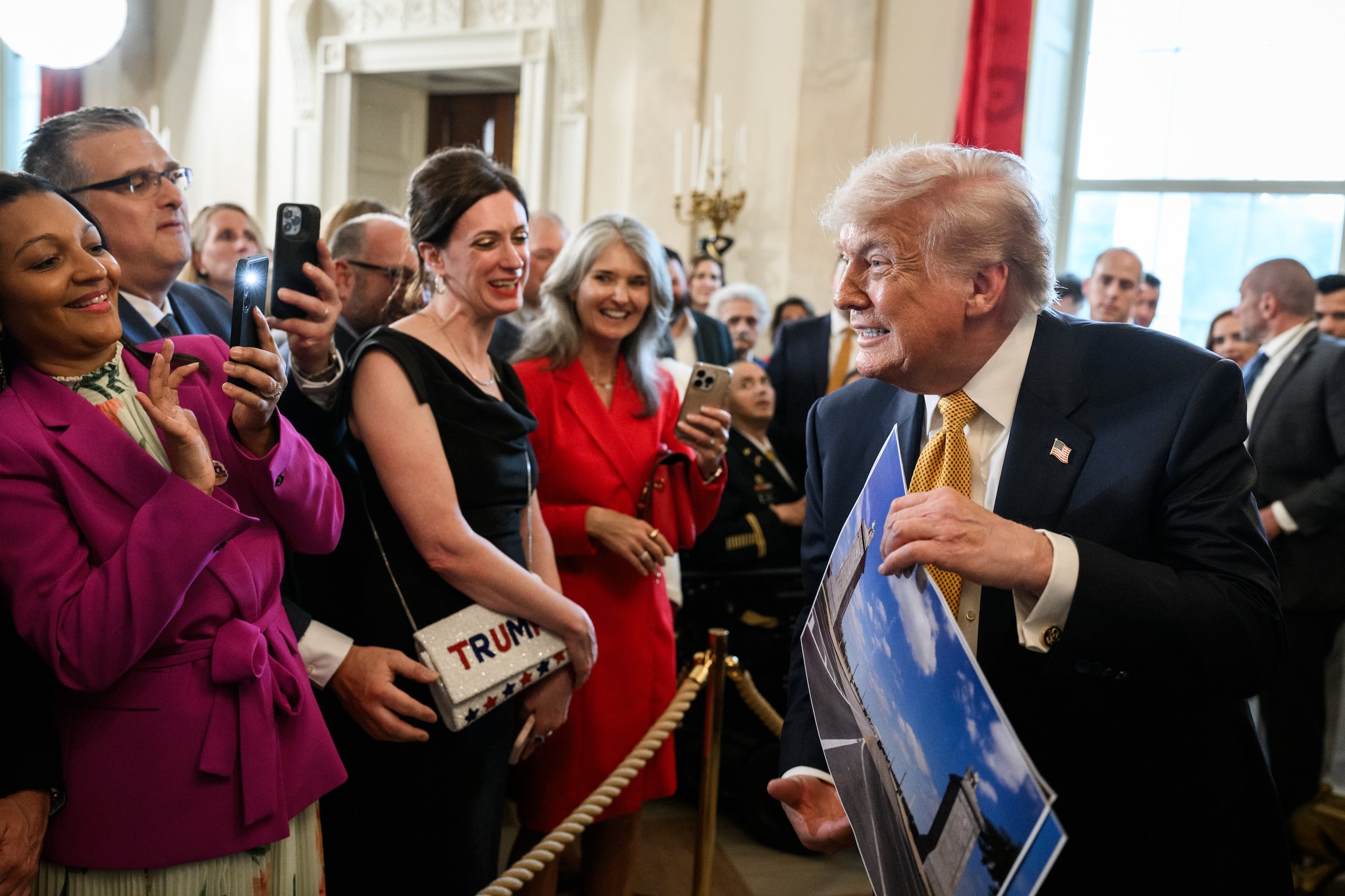 Nooit eerder verrijkte een Amerikaanse president zich zo schaamteloos ...