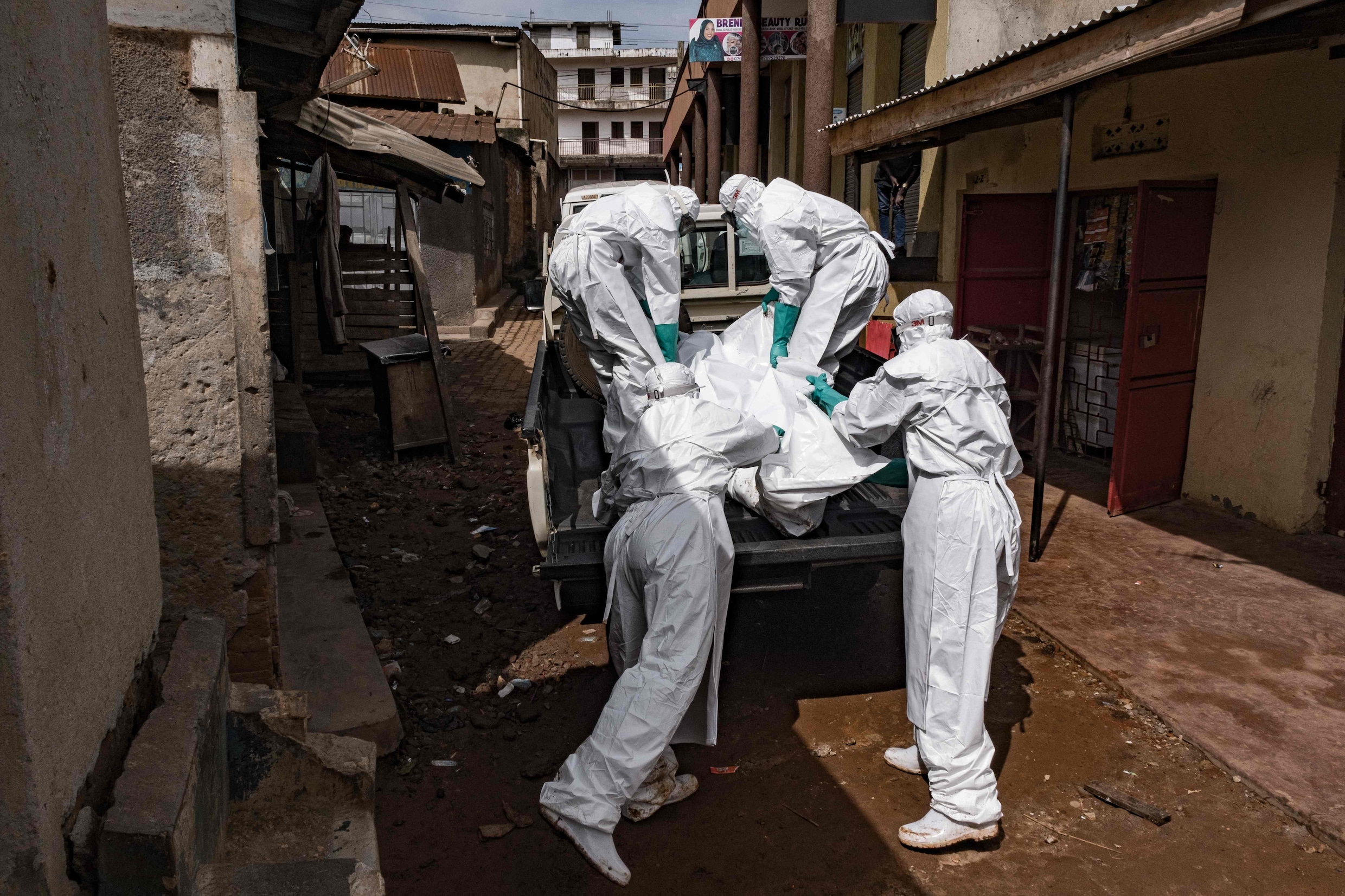 Belg met symptomen van ebola vloog van Oeganda naar Brazilië: in ...