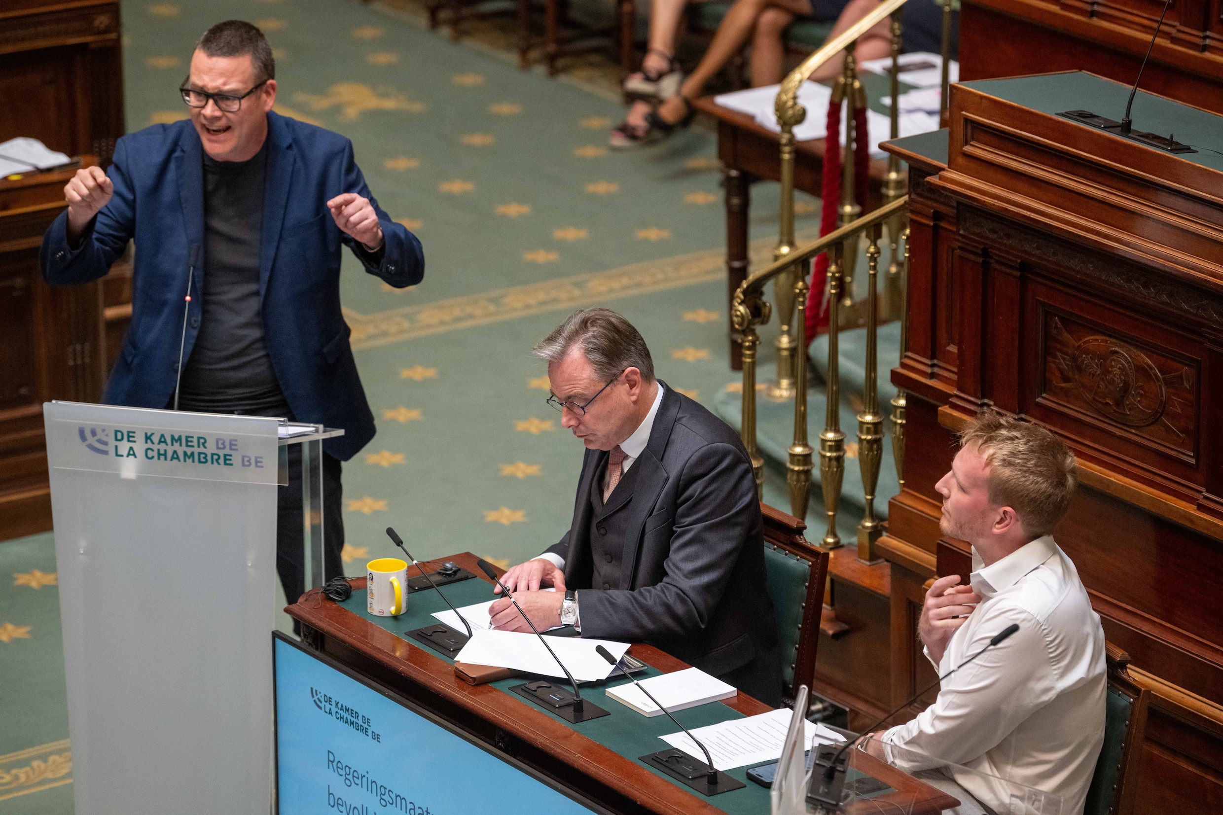 Live - Liga voor Mensenrechten stelt federale regering in gebreke ...