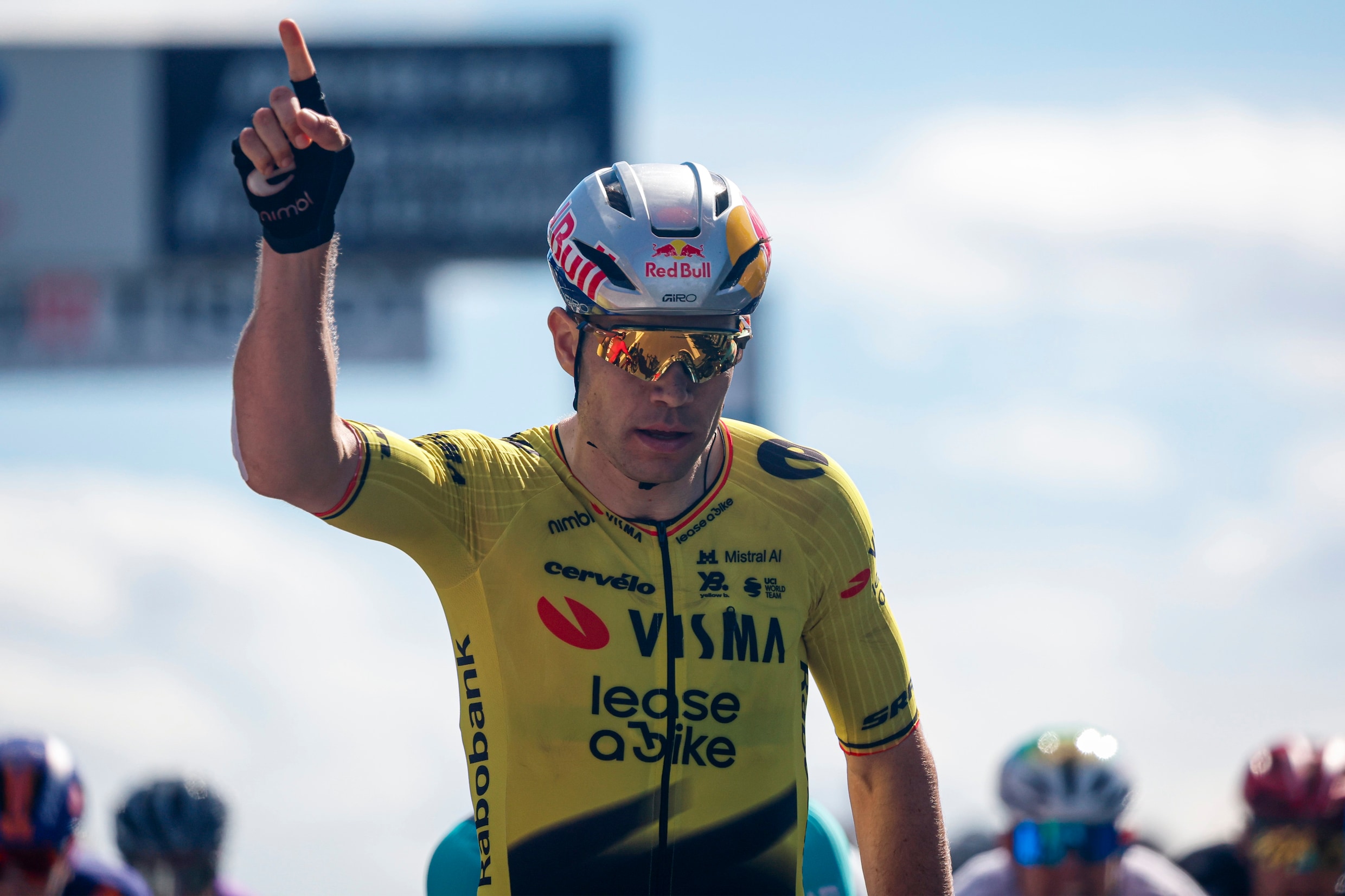 Na val op training en infectie aan elleboog: Wout van Aert mist Tour de ...