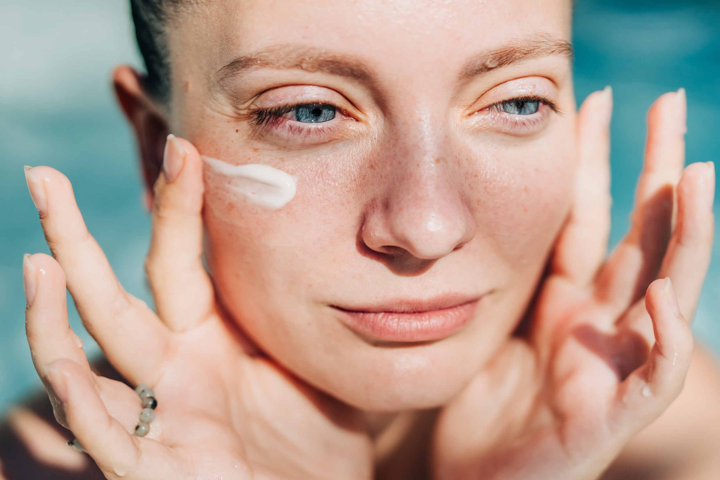 Helpt SPF in dagcrème of foundation je huid tegen de zon beschermen ...
