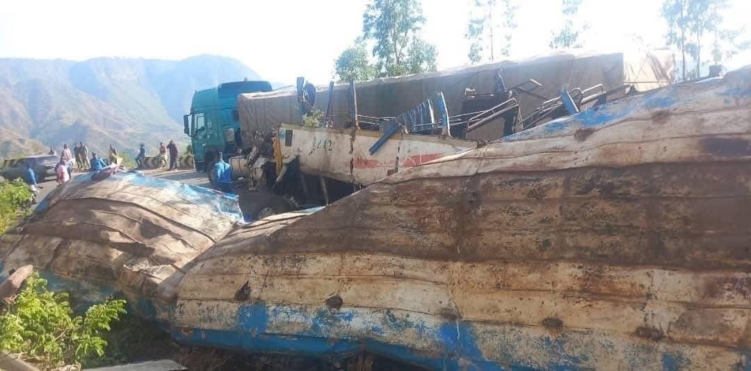Zware buscrash in Ethiopië: minstens 28 doden nadat bus in ravijn van ...