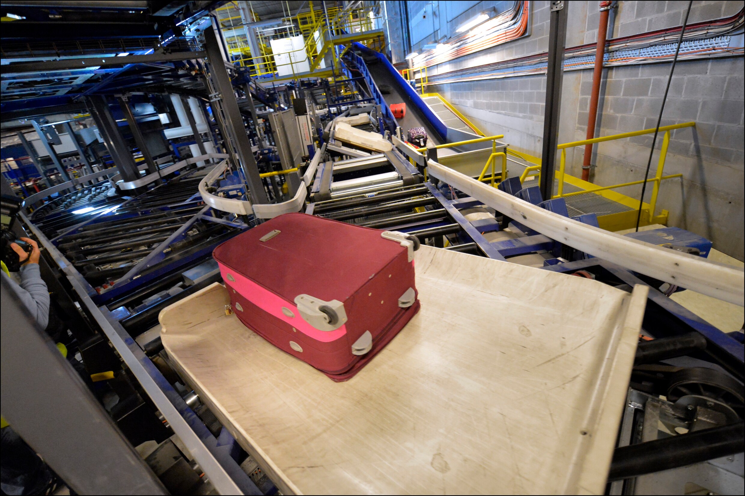 Federale politie koopt mobiele scanners voor achtergelaten bagage | De ...