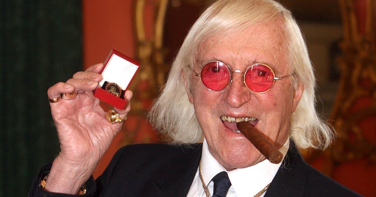 Britten willen pedofiel BBC-icoon Jimmy Savile 'sir'-titel ontnemen ...
