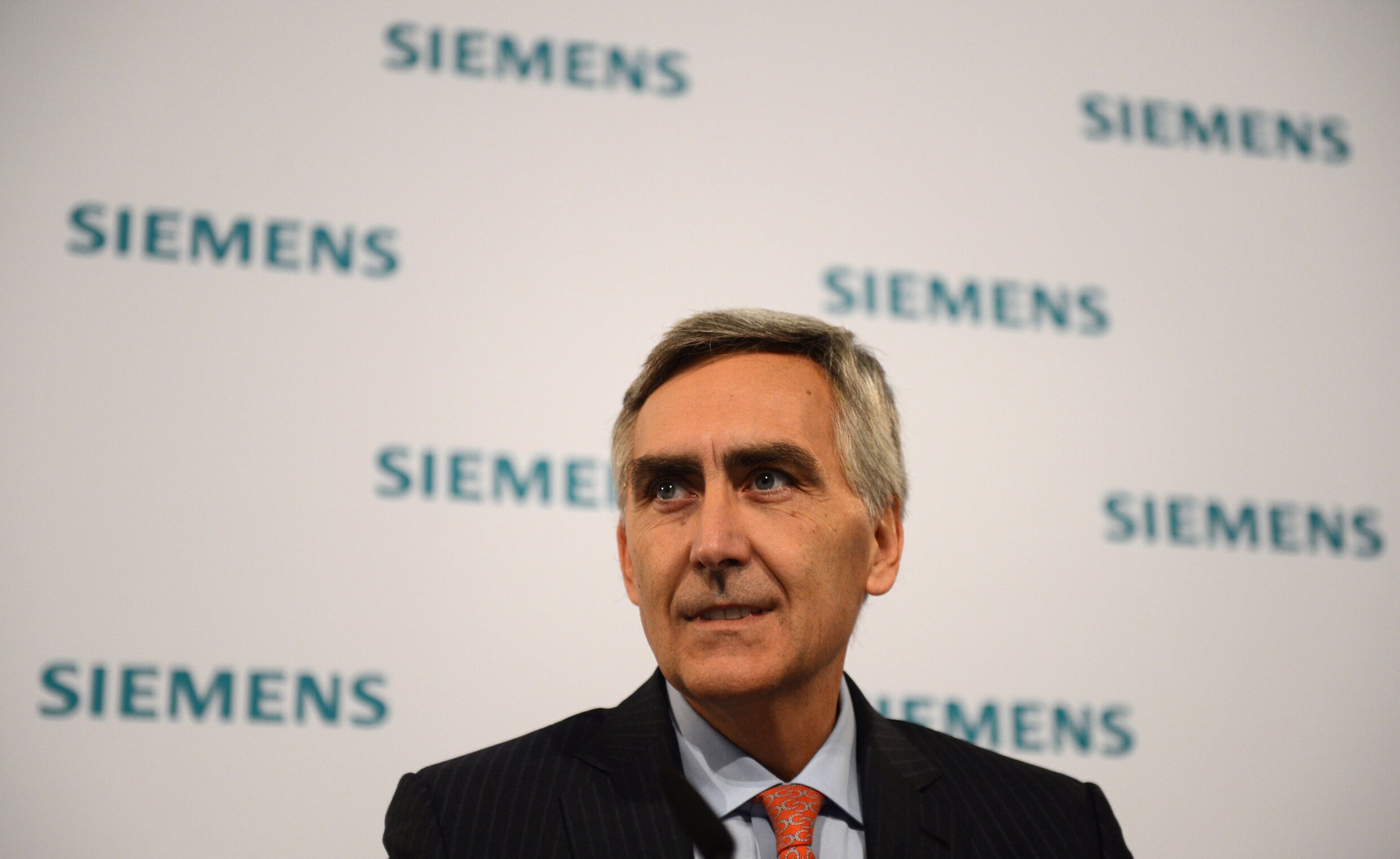 Voormalige CEO Siemens strijkt 17 miljoen euro op | De Morgen