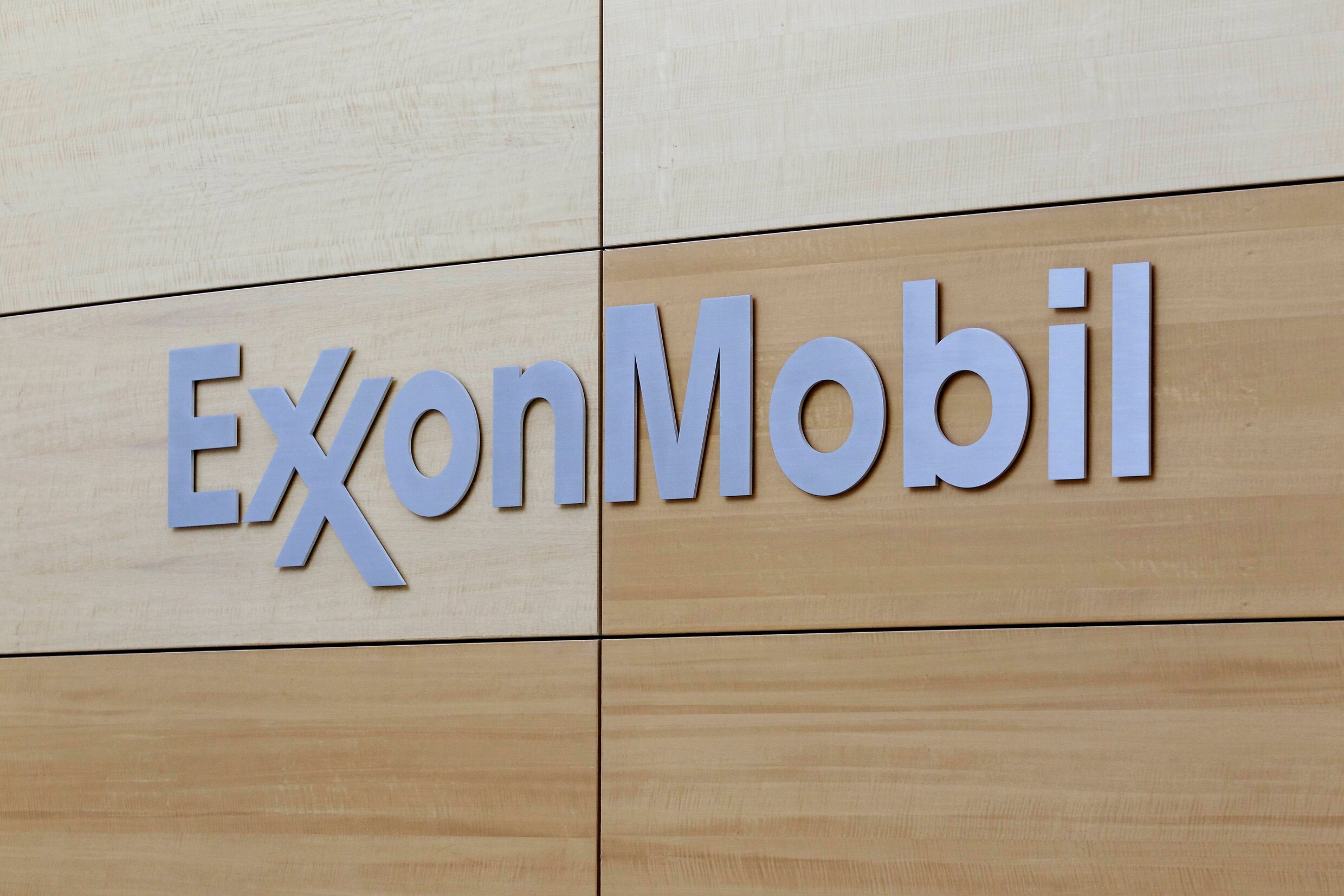 ExxonMobil investeert miljard dollar in Antwerpse raffinaderij | De Morgen
