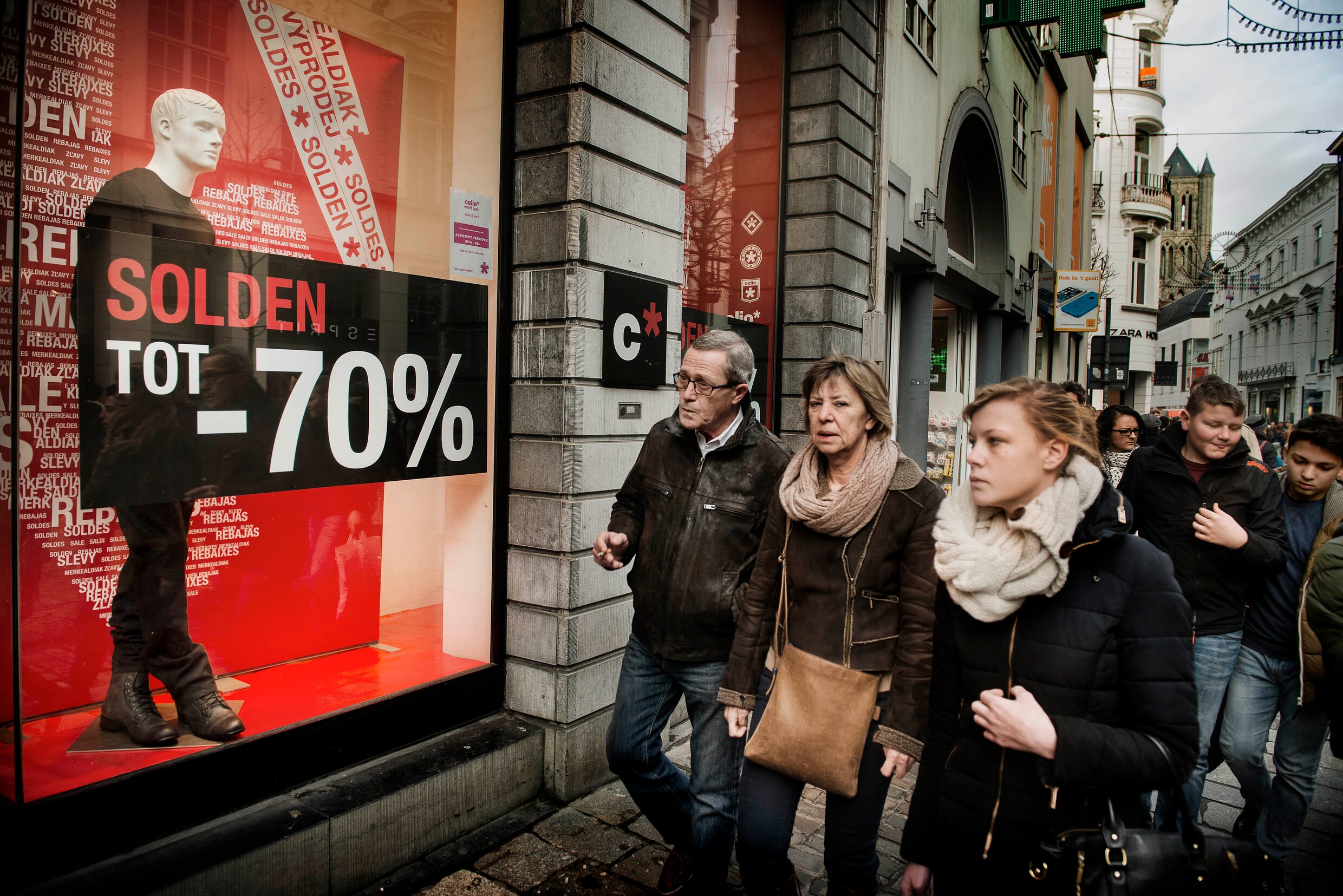Winkels vrezen controles op eerste soldendag | De Morgen