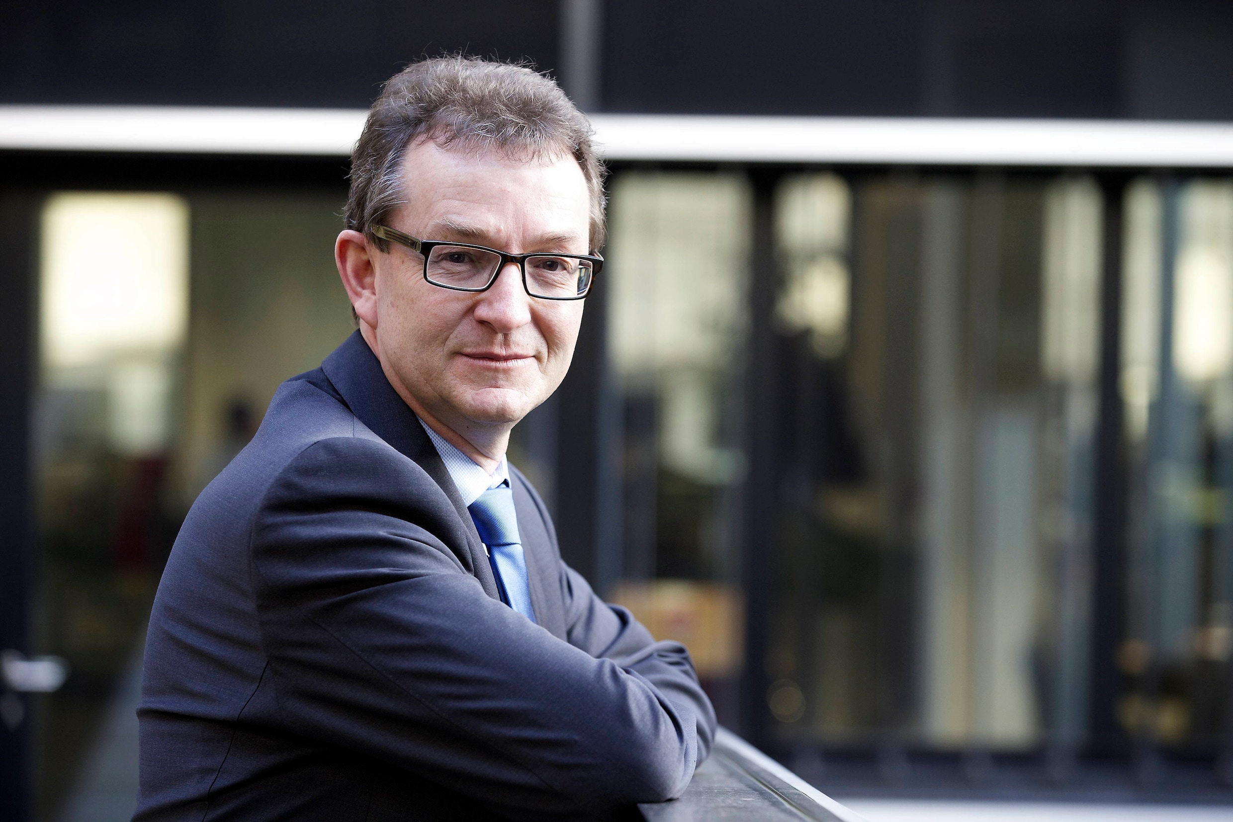 Topman katholiek onderwijs: verbod op hoofddoek moet weg | De Morgen