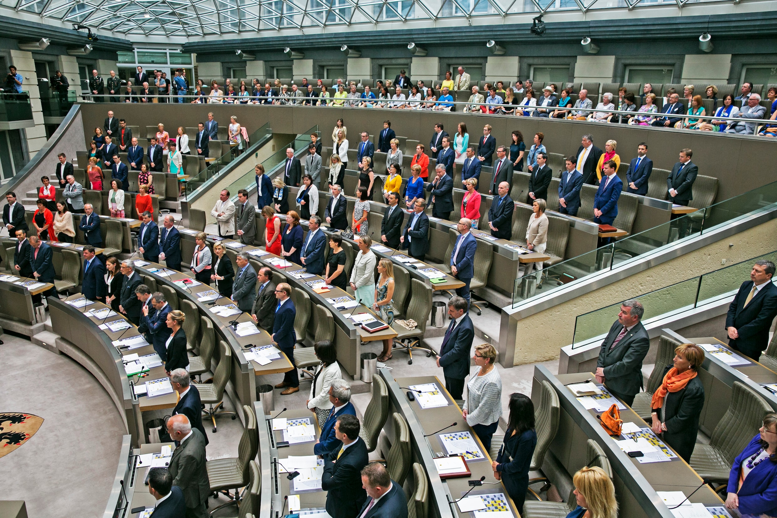 Niet in commissie? Minder loon voor Vlaamse parlementsleden | De Morgen