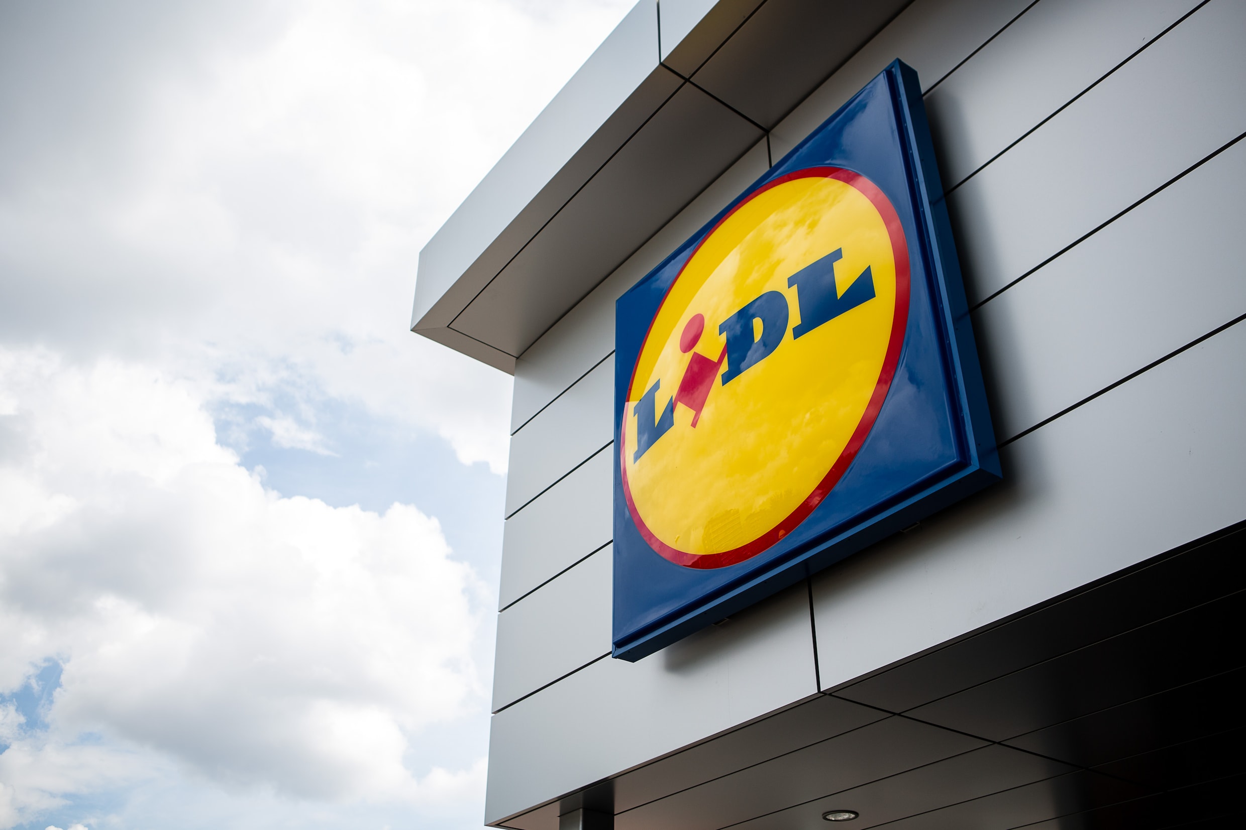 ‘Ondraaglijke werkdruk’: werknemers Lidl blokkeren vijf Belgische ...