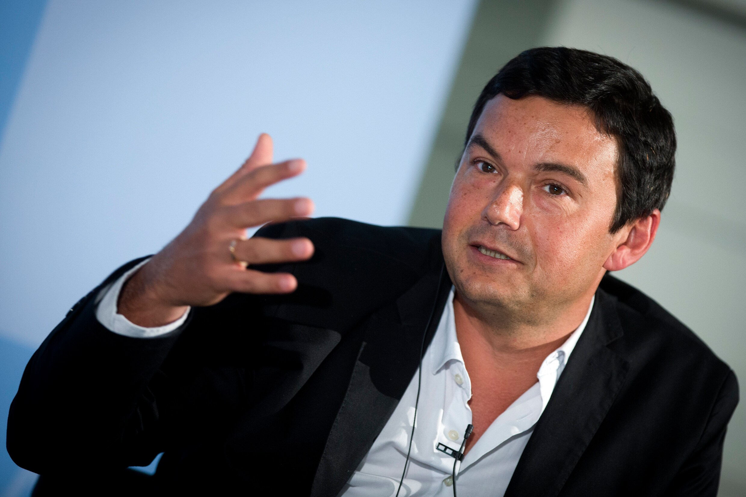 Piketty: "Investeer niet meer in fossiele brandstoffen" | De Morgen