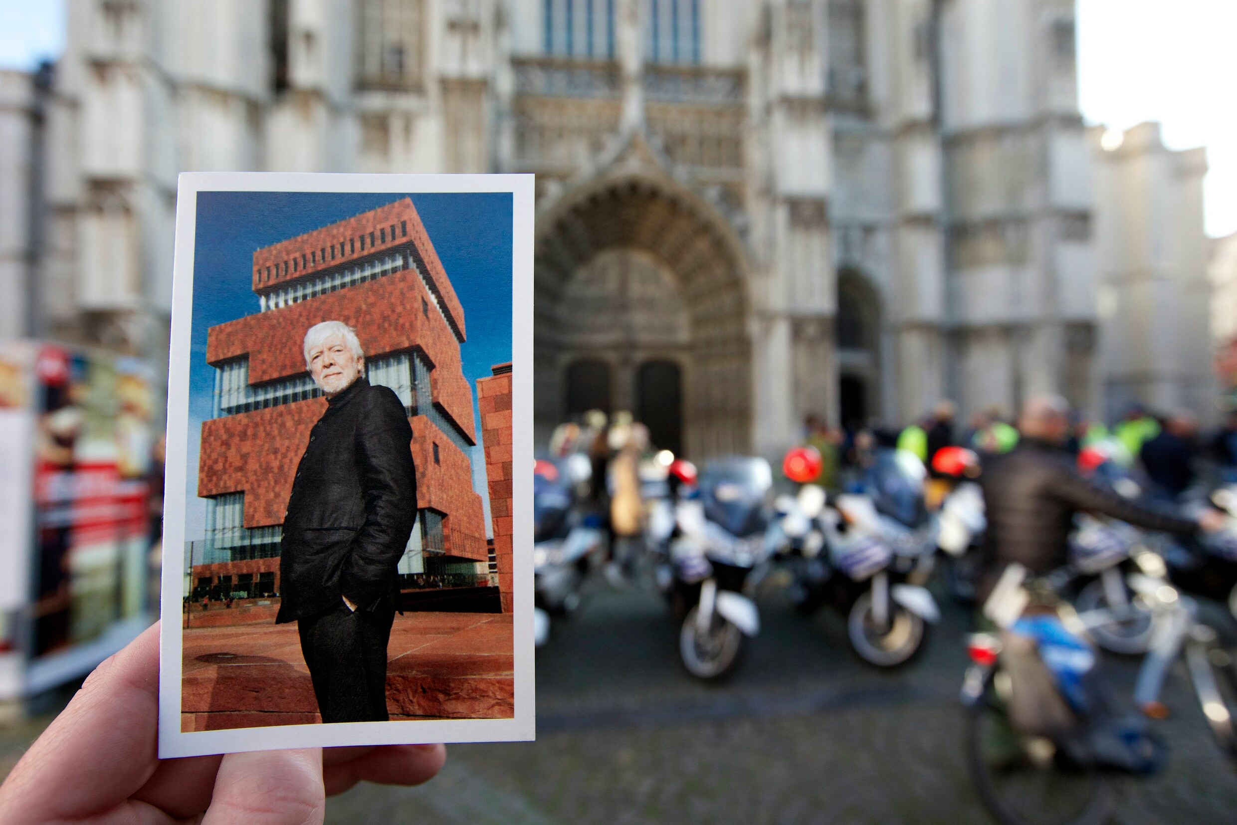 Antwerpen neemt in groten getale afscheid van Eric Antonis | De Morgen