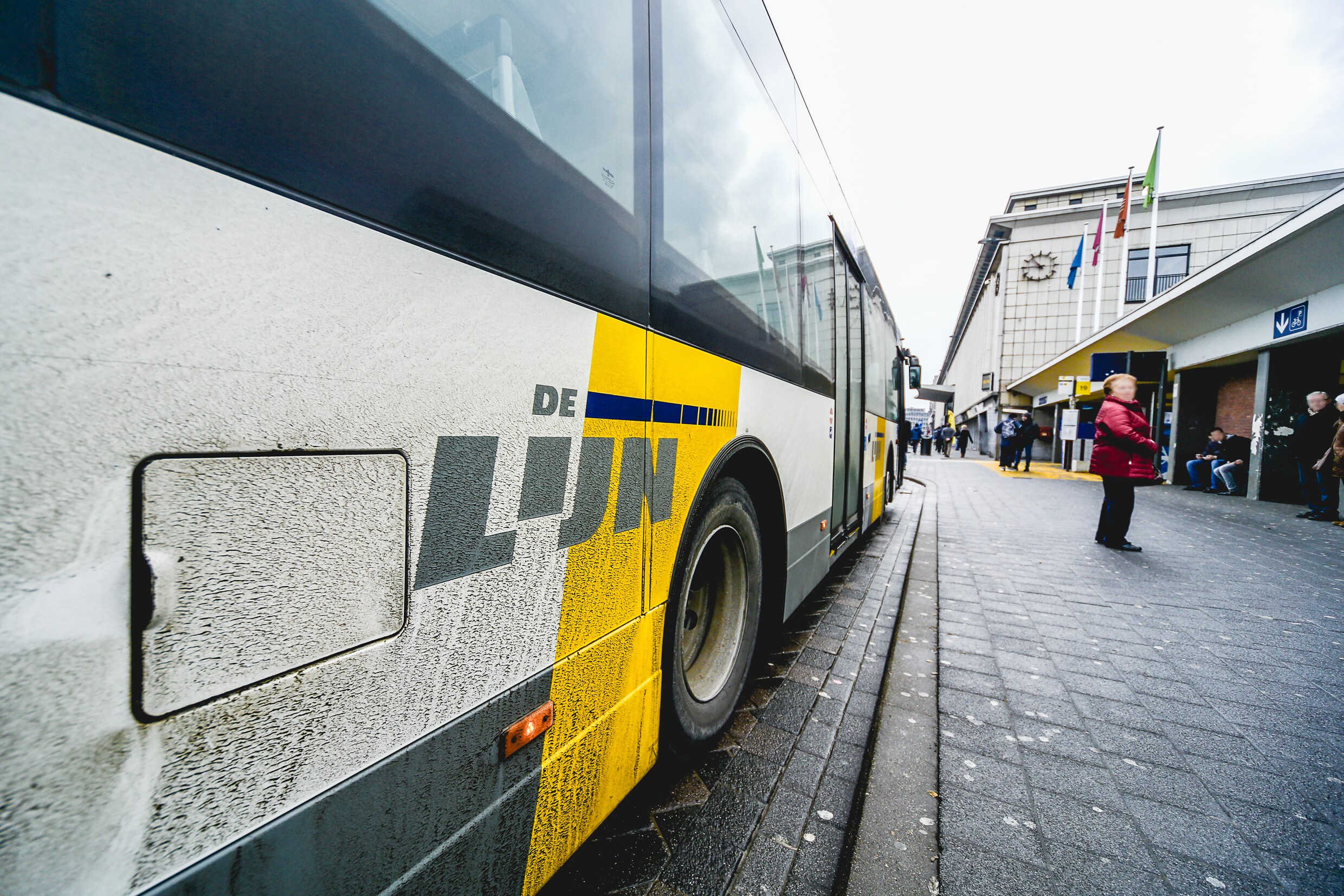De Lijn koopt nog eens 300 nieuwe bussen en trams | De Morgen