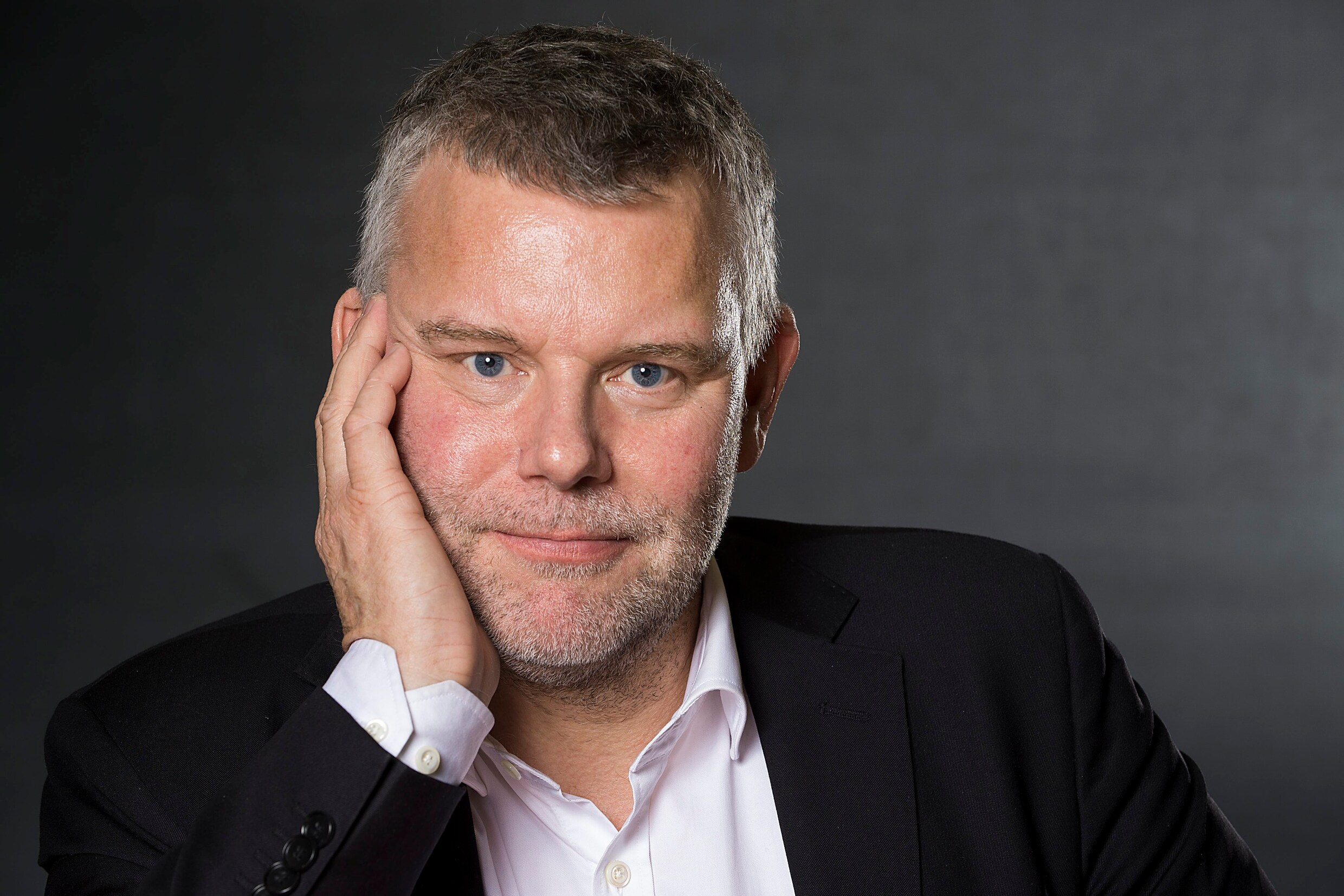 Arne Dahl toont zich in ‘Vriespunt’ nog maar eens een meester van de ...