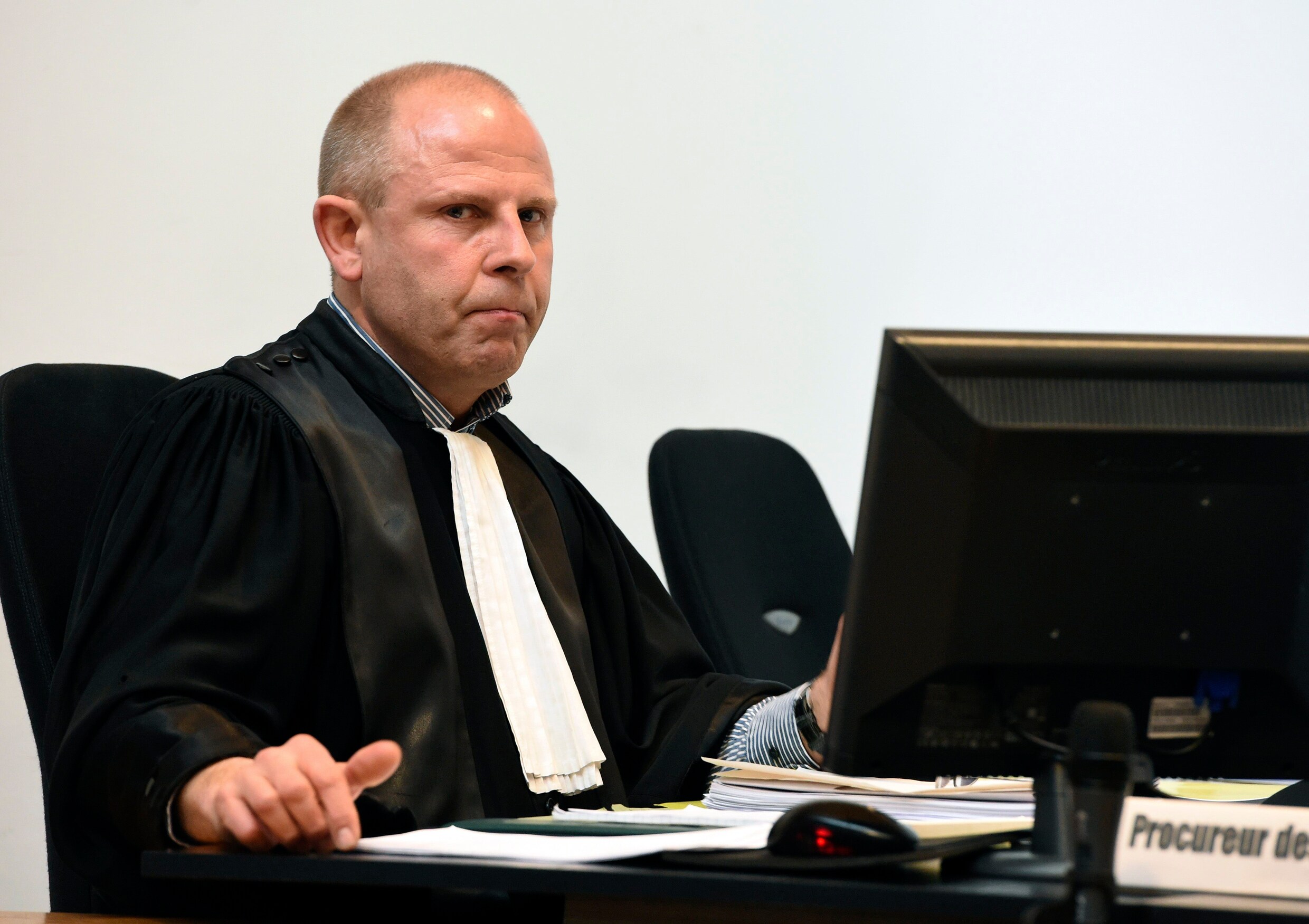 Zo smerig is de diamantoorlog | De Morgen