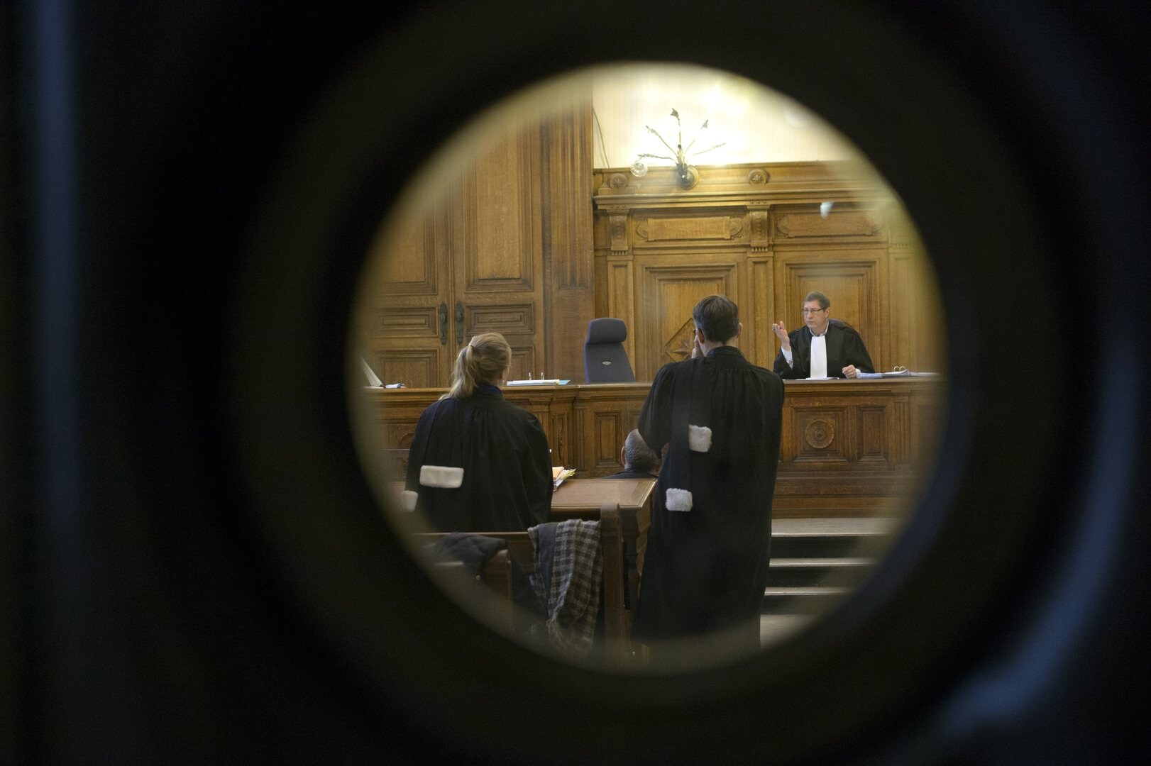 "Franstaligen zuigen Brusselse rechtbank leeg" | De Morgen