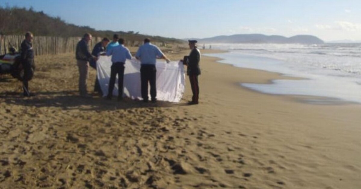 Toerist redt op idyllisch Toscaans strand zijn drie kinderen maar ...