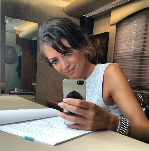 Astrid Bryan op filmset met 'Hunger Games'-ster | De Morgen