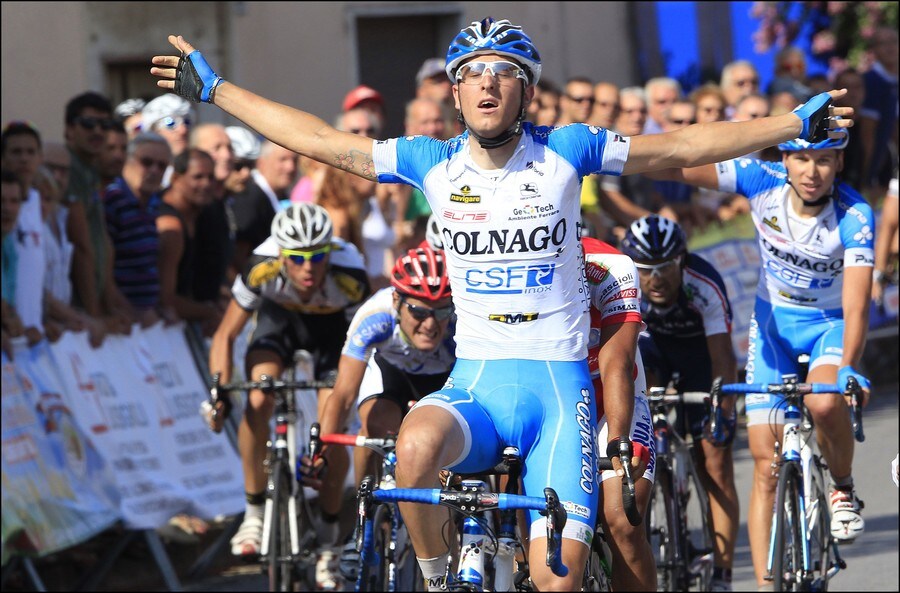 Vijf Italiaanse renners beschoten op training | De Morgen