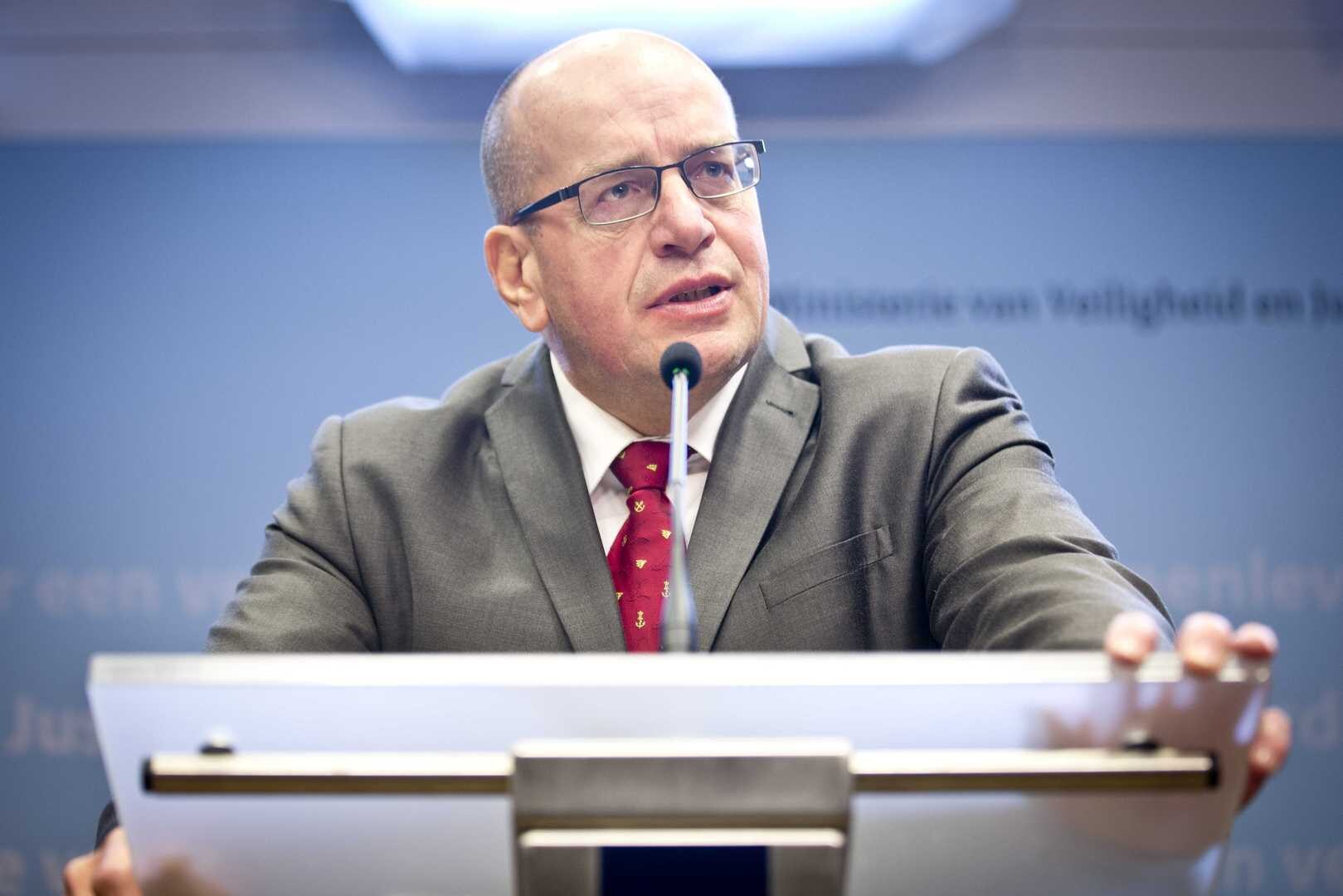 Opstelten en Teeven treden af na 'rekenfoutje' van 2,7 miljoen gulden ...