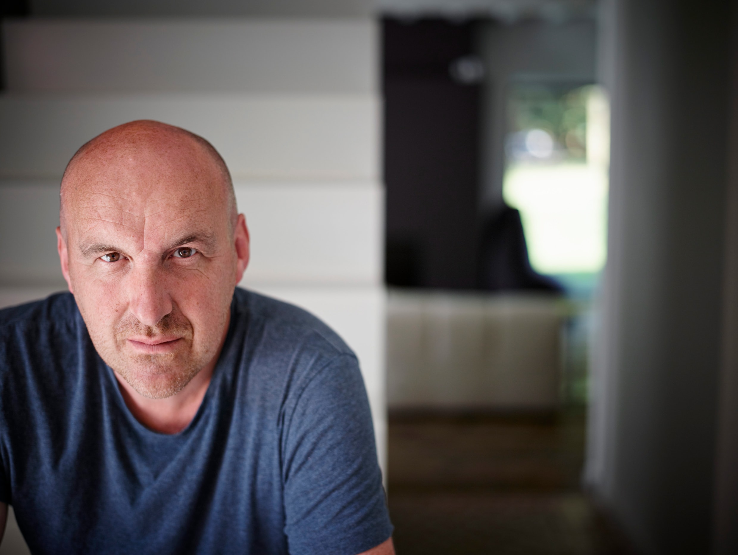 ‘Eric Goens kijkt je aan met de glimlach van een komodovaraan, en jij ...