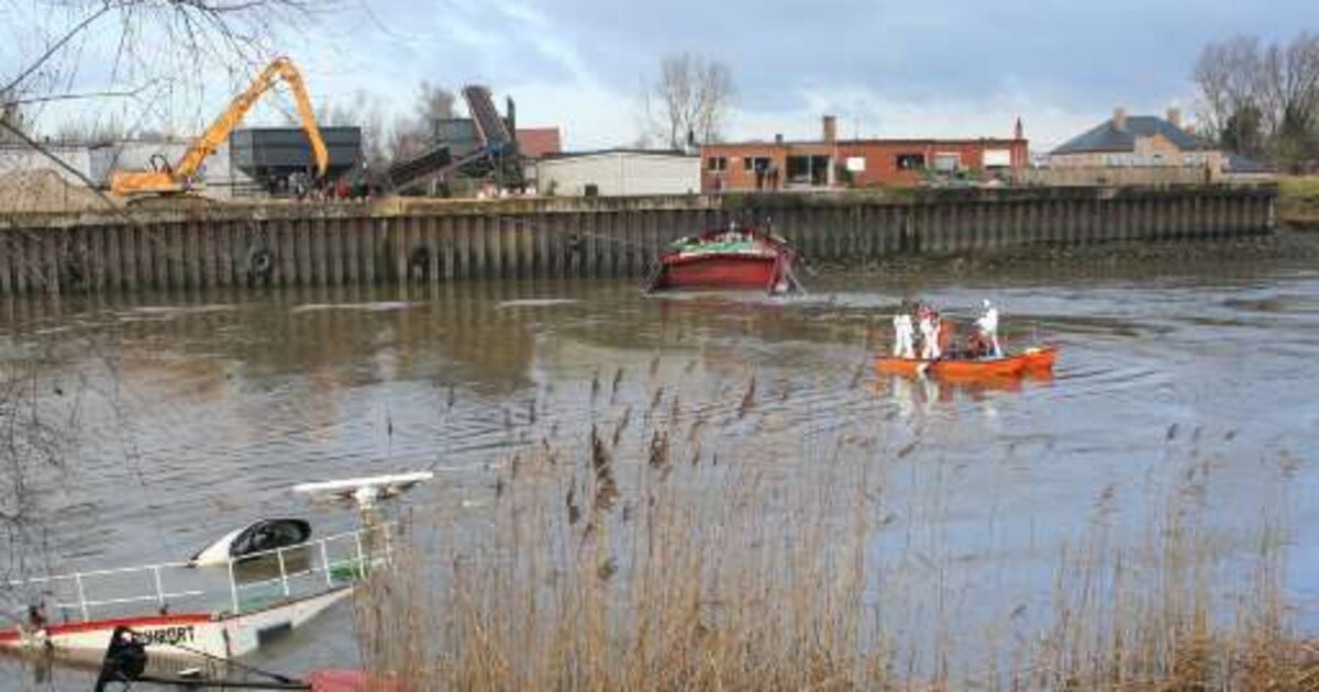 Binnenschip zinkt op Schelde - scheepvaart onderbroken | De Morgen