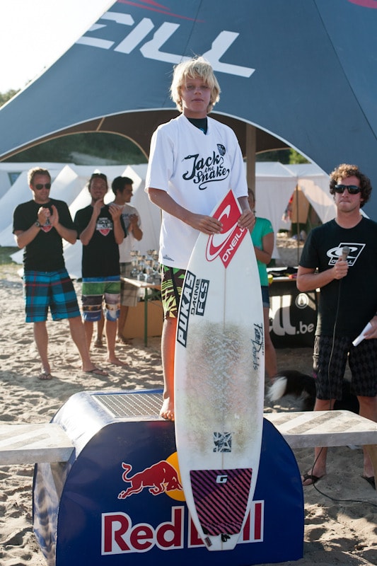 Enige Belgische profsurfer onttroond door broer op BK | De Morgen