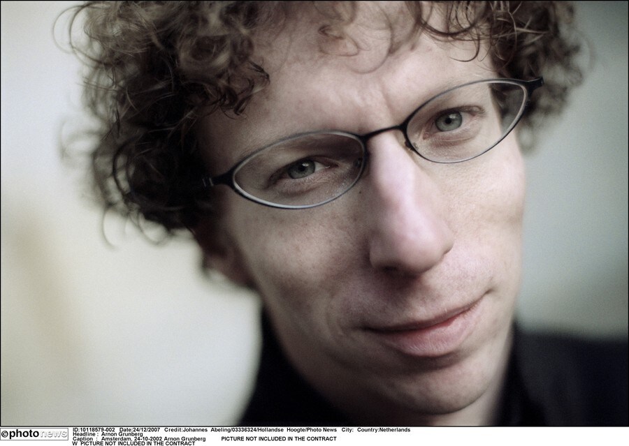 Grunberg trekt voor nieuwe roman opnieuw bij moeder in | De Morgen