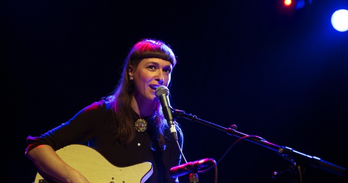 Eva De Roovere in de AB: Groot zijn in iets kleins *** | De Morgen