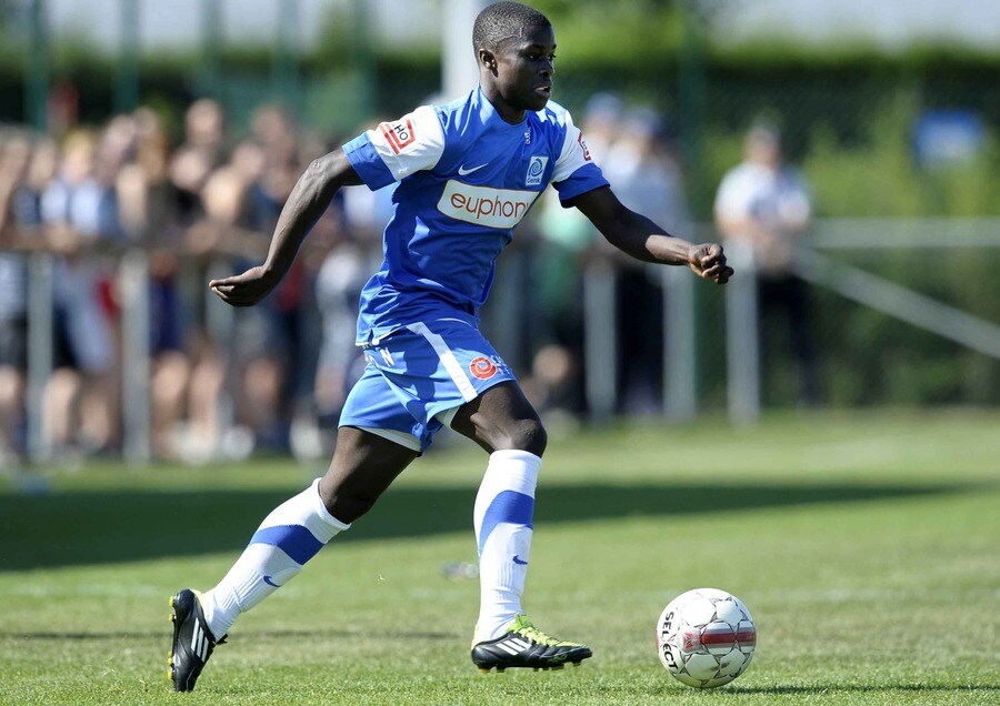 Racing Genk beloont 19-jarige Ayub Timbe Masika | De Morgen