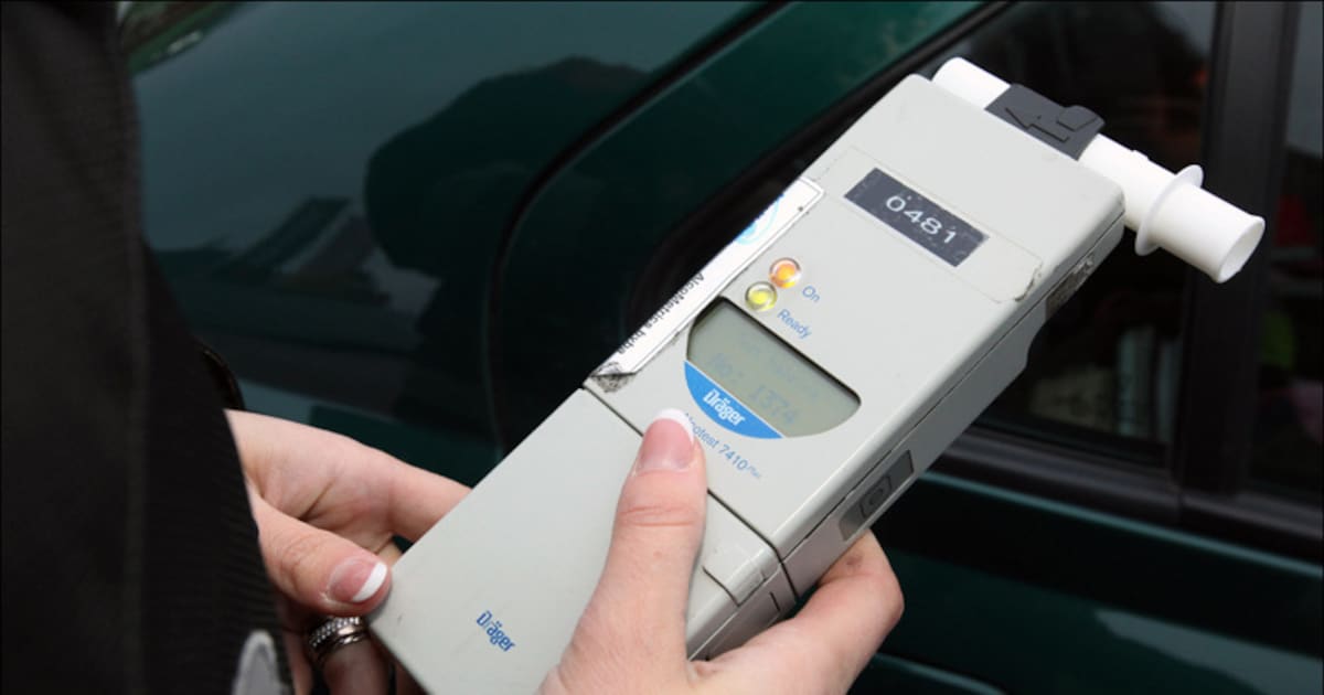 Alcoholslot een jaar na wet eindelijk in gebruik | De Morgen