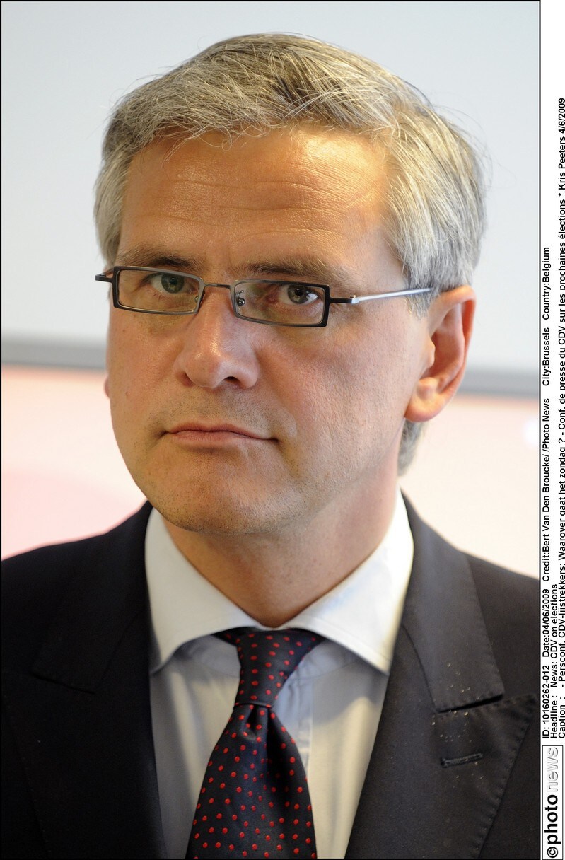 Peeters belooft mandaat volledig uit te doen | De Morgen