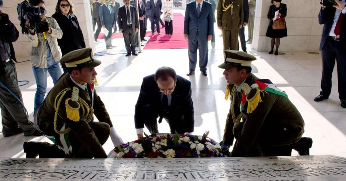 Hollande legt krans bij graf Arafat | De Morgen