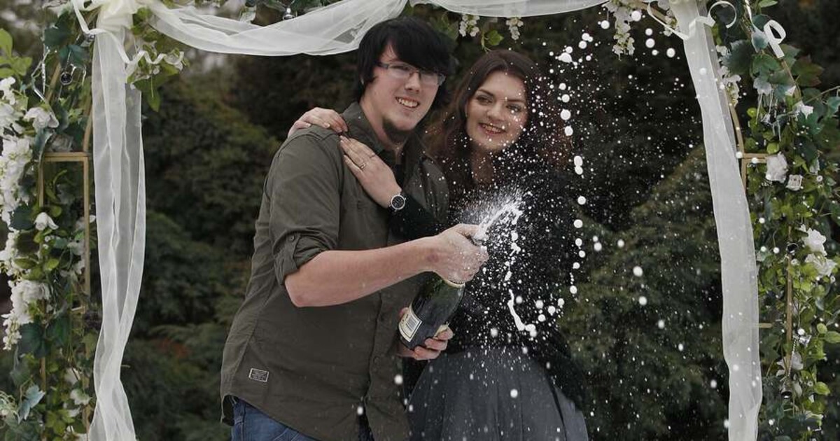 EuroMillions-winnaar van 54 miljoen geeft 1,5 miljoen aan beste vriend ...