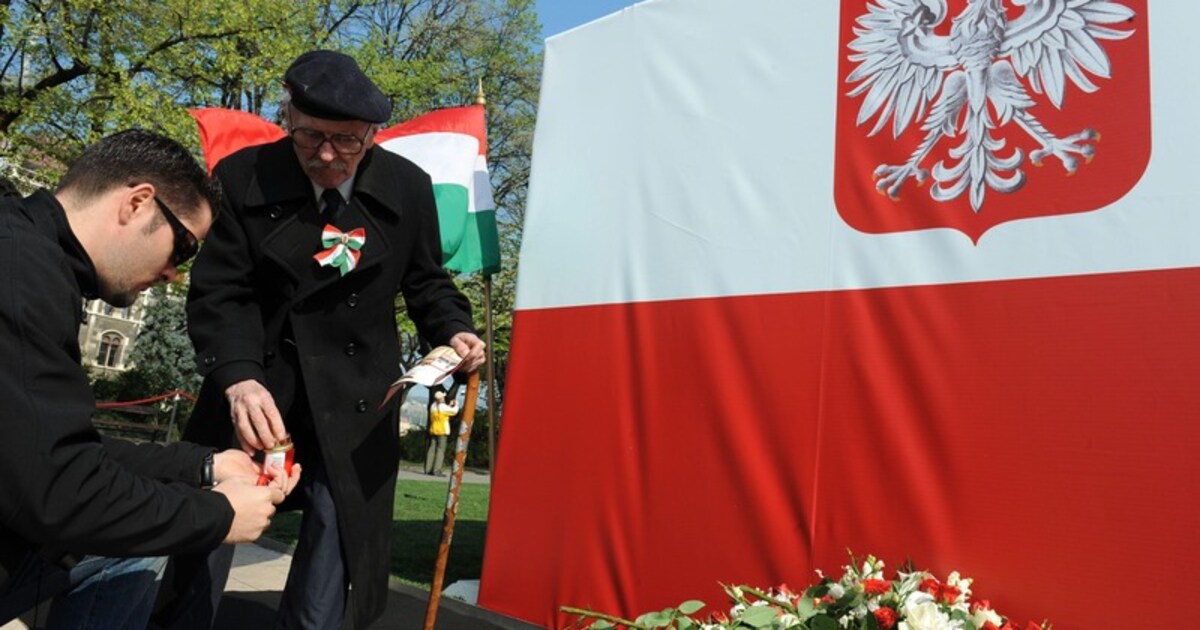 Door aswolk regent het afzeggingen voor begrafenis Poolse president ...