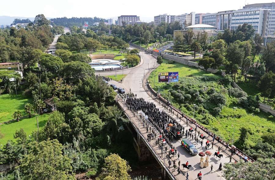 Duizenden Ethiopiërs nemen afscheid van premier Meles | De Morgen Duizenden Ethiopiërs nemen afscheid van premier Meles | De Morgen