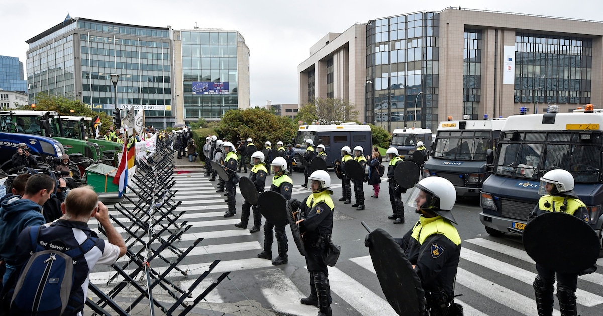 Landbouwer opgepakt die bij betoging Friese ruiters omverreed | De Morgen