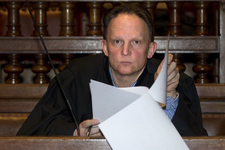 Advocaat Johan Platteau hekelt werkomstandigheden dossier kasteelmoord ...