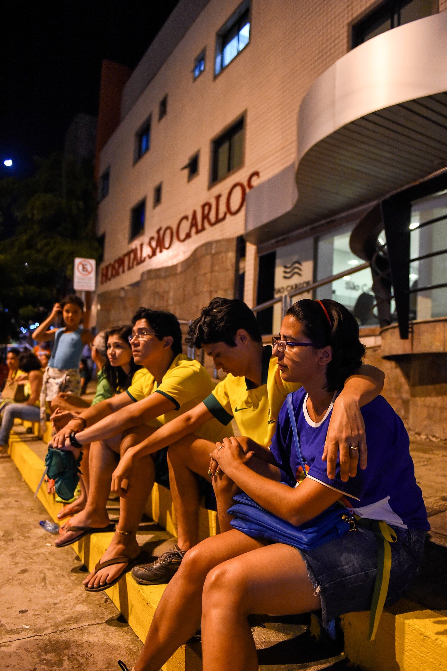 Röntgenfoto gebroken ruggenwervel Neymar gaat de wereld rond | De Morgen