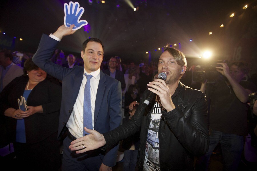 Waar zijn die blauwe handjes? Regi sluit Open Vld-congres af | De Morgen