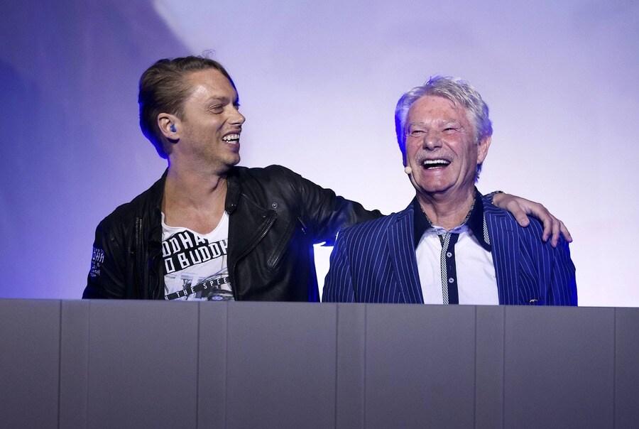 Waar zijn die blauwe handjes? Regi sluit Open Vld-congres af | De Morgen