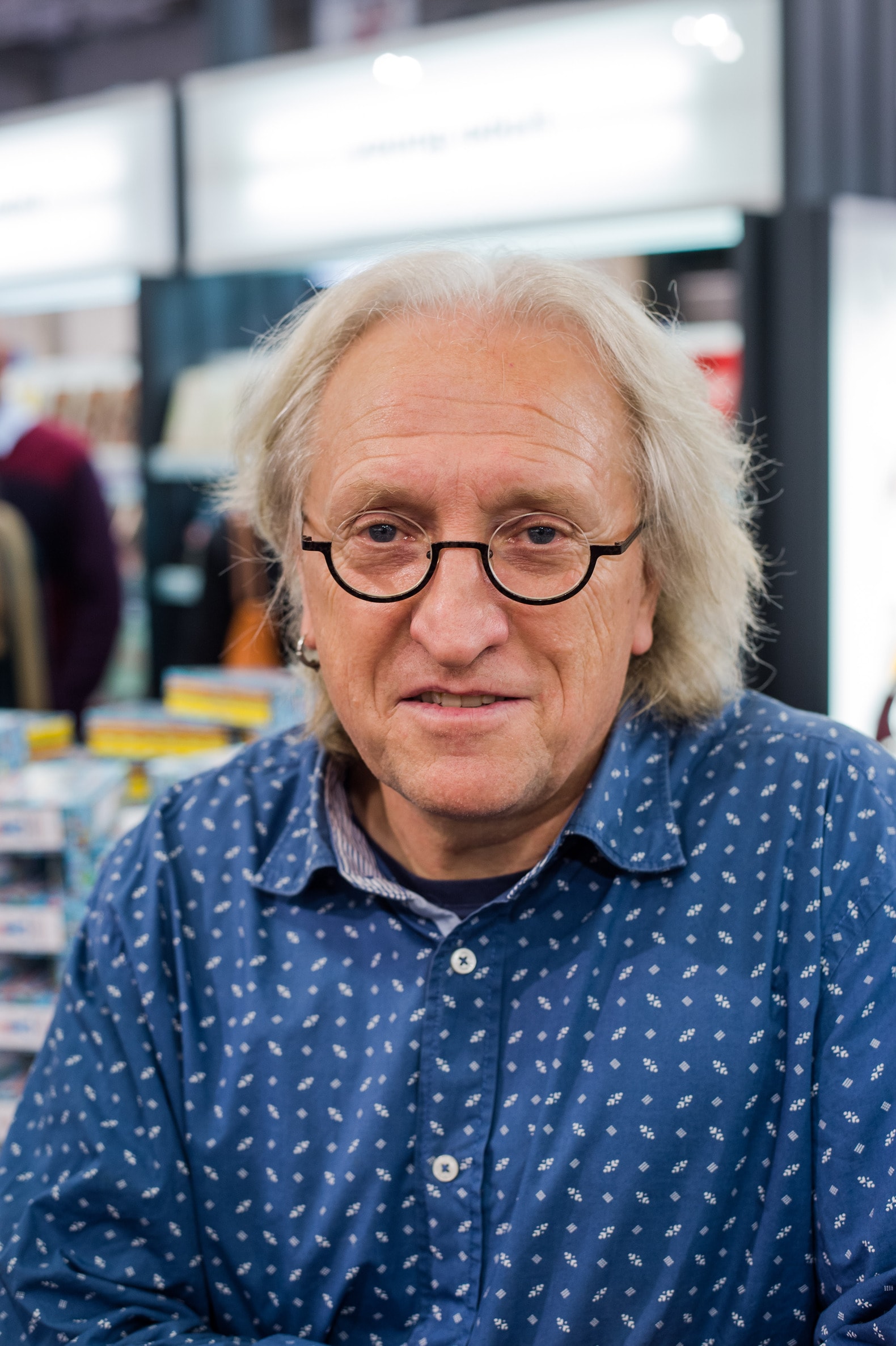 Elk derde leerjaar in Vlaanderen krijgt boek van Marc De Bel over ...