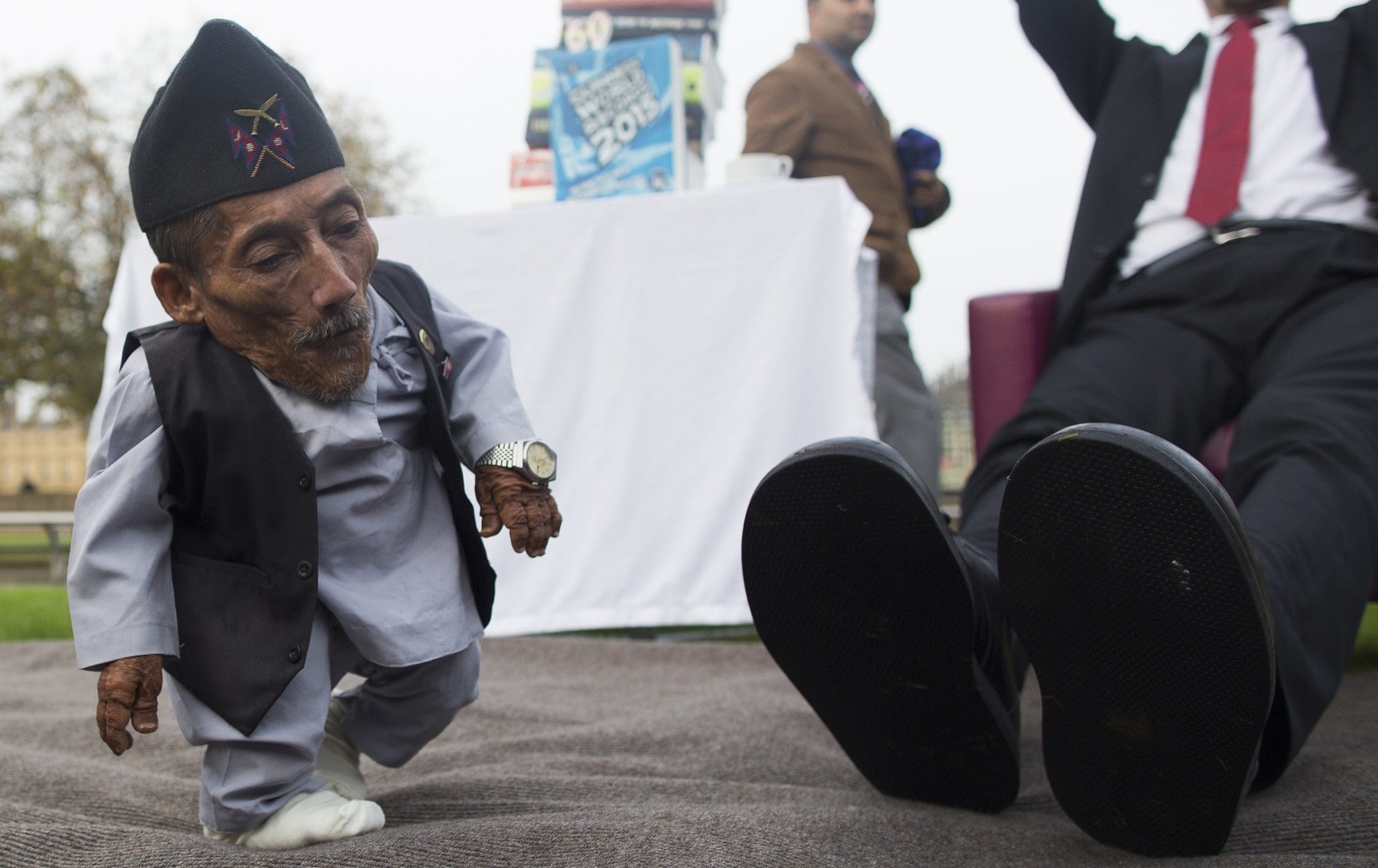 Net geen twee meter verschil: grootste en kleinste man op aarde samen ...