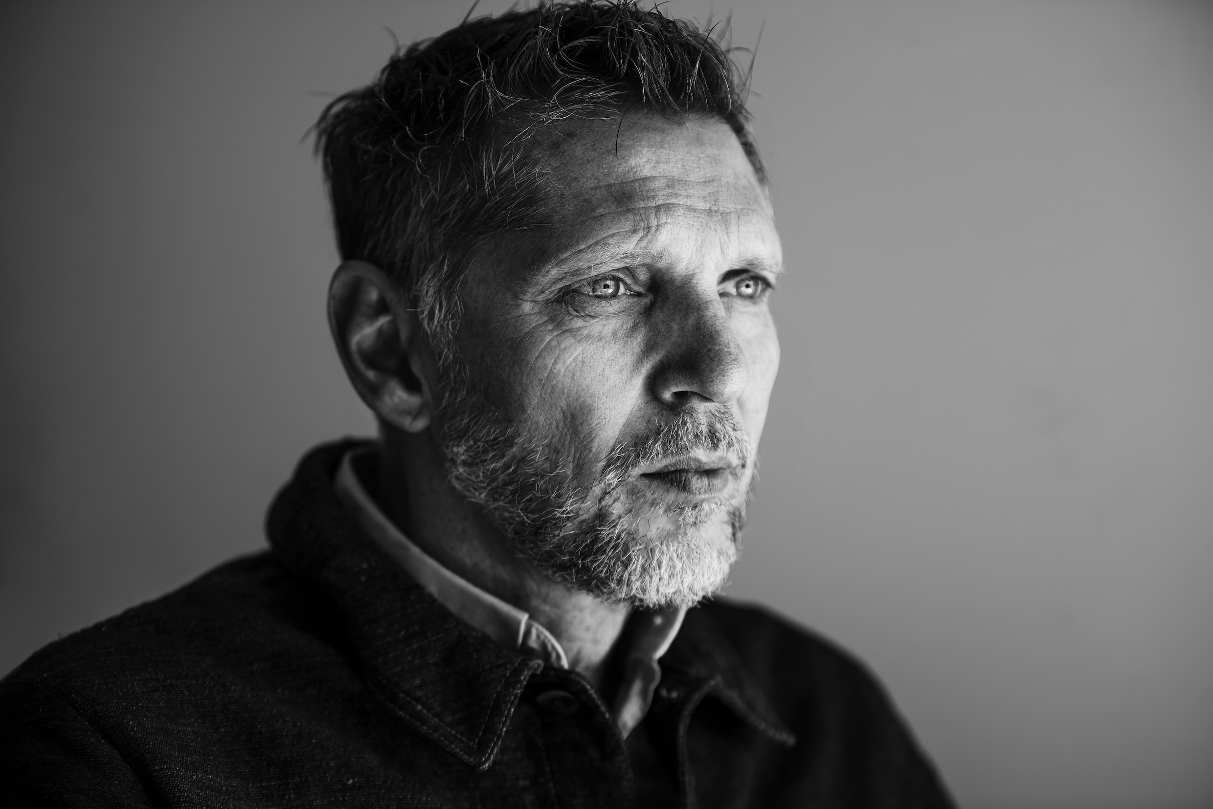 Fotograaf Erwin Olaf (64) onverwachts overleden, enkele weken na ...