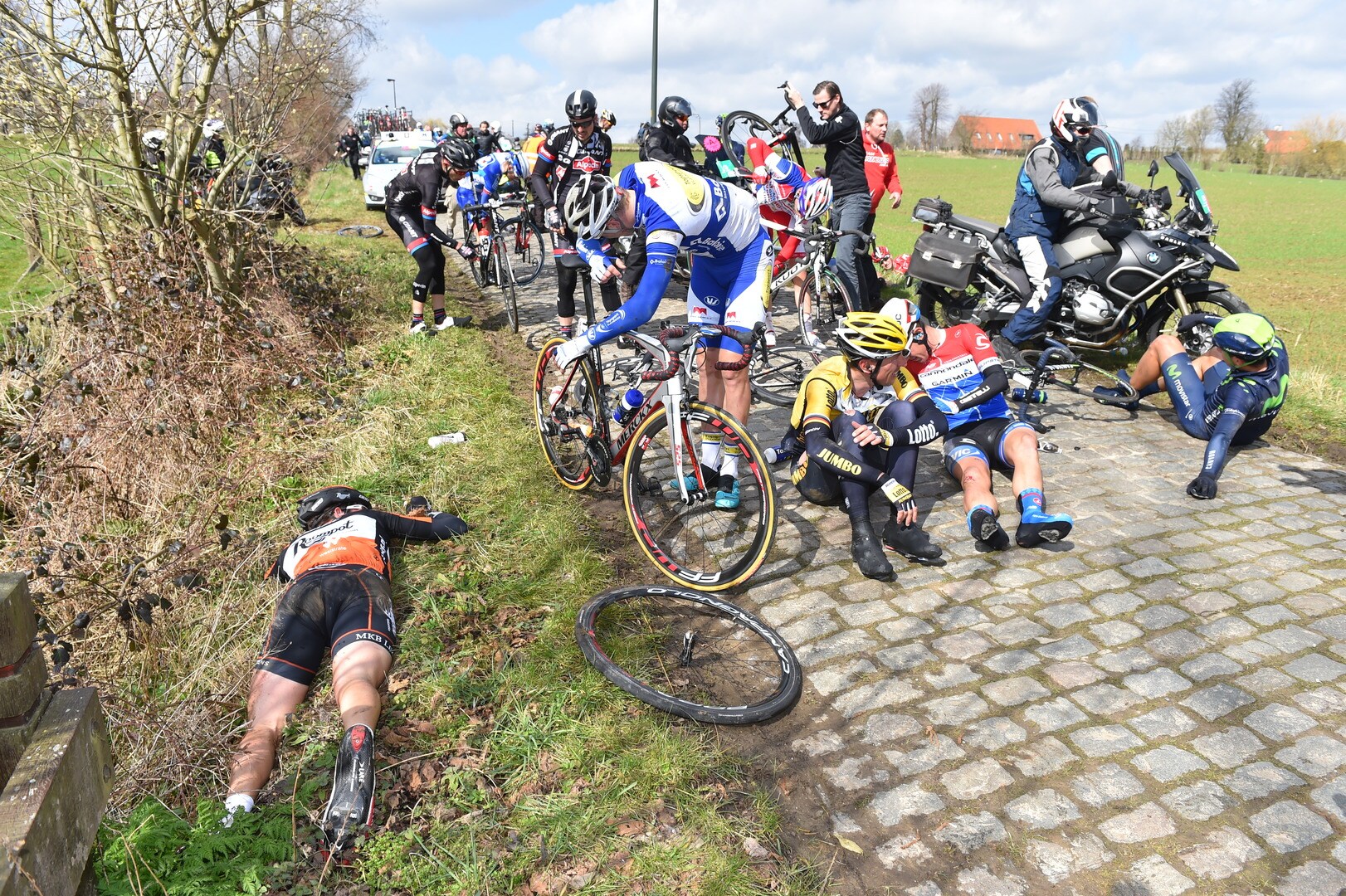 Voorjaar Cancellara voorbij na zware valpartij: twee breukjes in rug ...