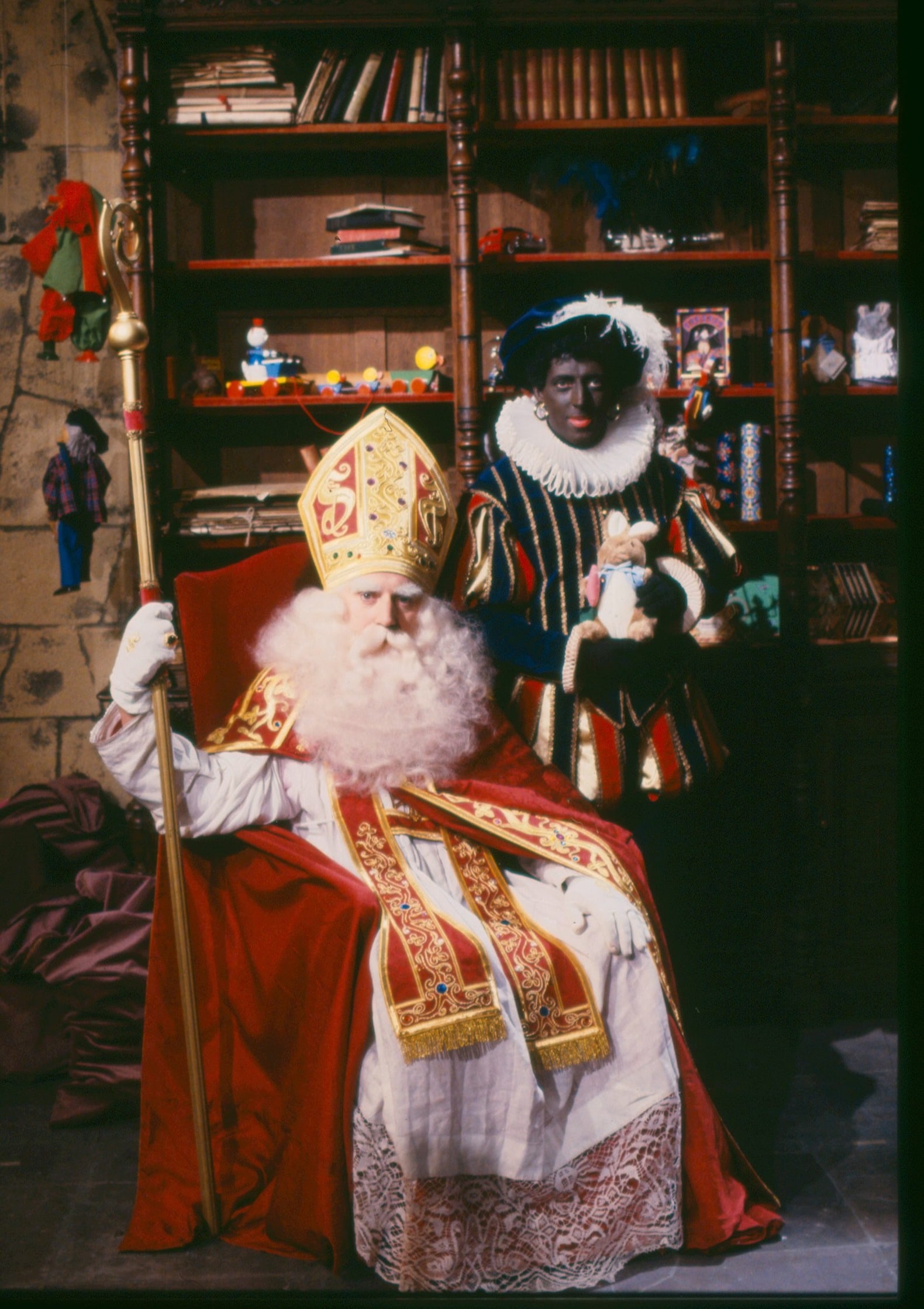 Waarom VRT Zwarte Piet minder zwart maakt | De Morgen